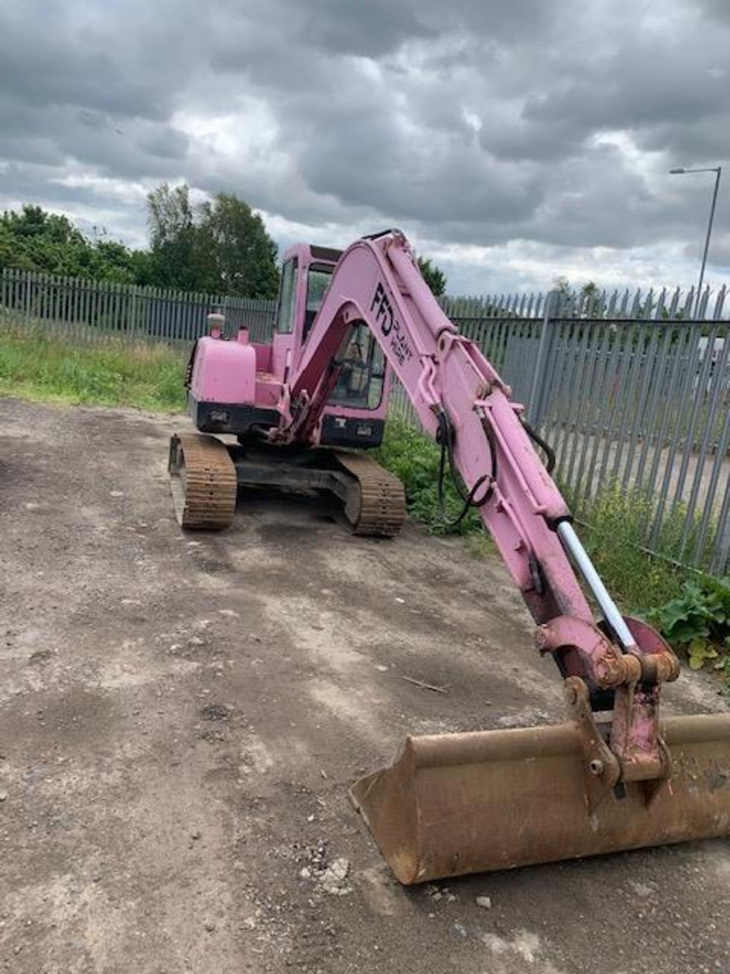Daewoo EXCA S55 tracked excavator Serial No. 00249 YOM: 1998 NB: This ...