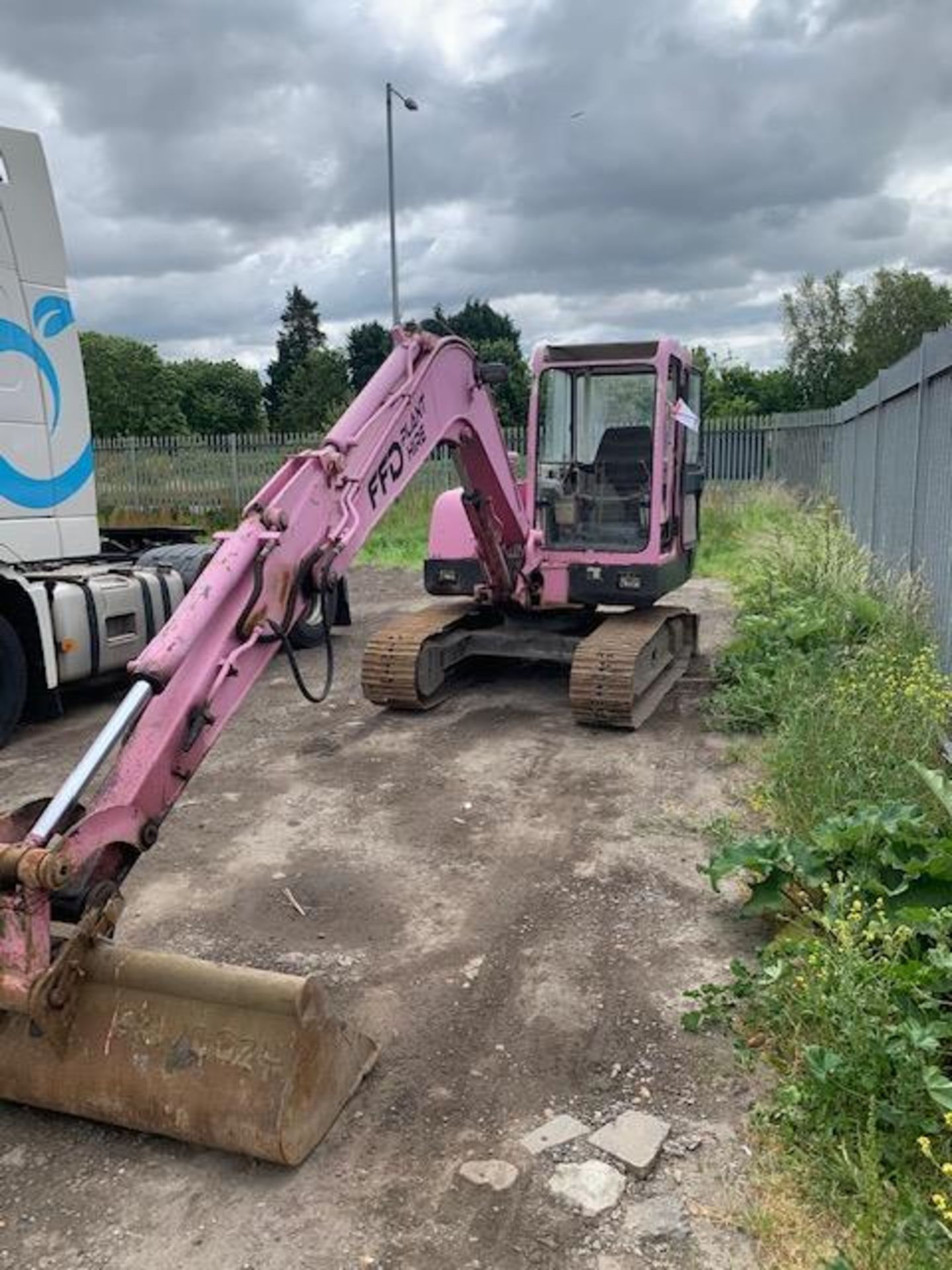 Daewoo EXCA S55 tracked excavator Serial No. 00249 YOM: 1998 NB: This ...
