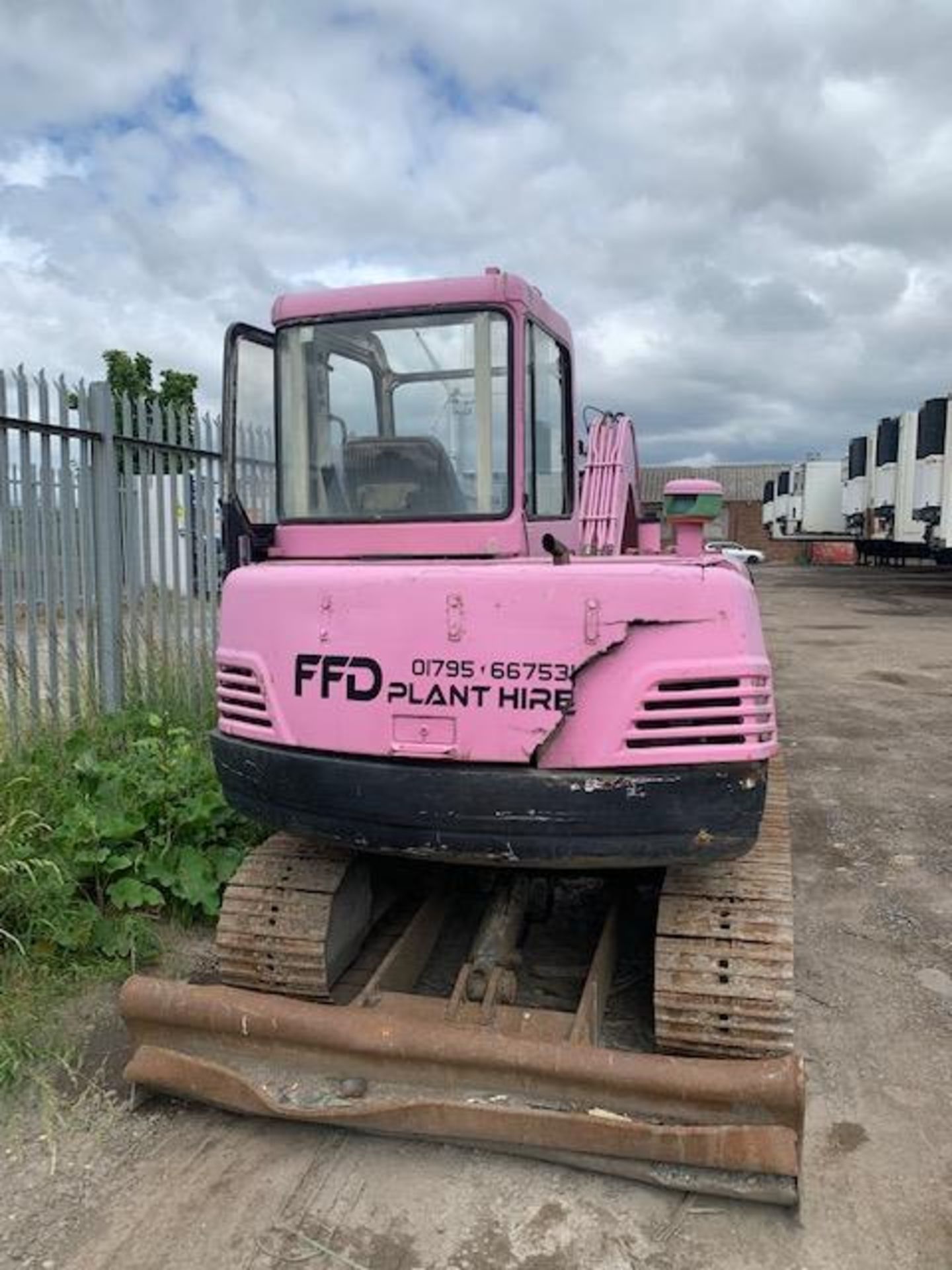 Daewoo EXCA S55 tracked excavator Serial No. 00249 YOM: 1998 NB: This ...