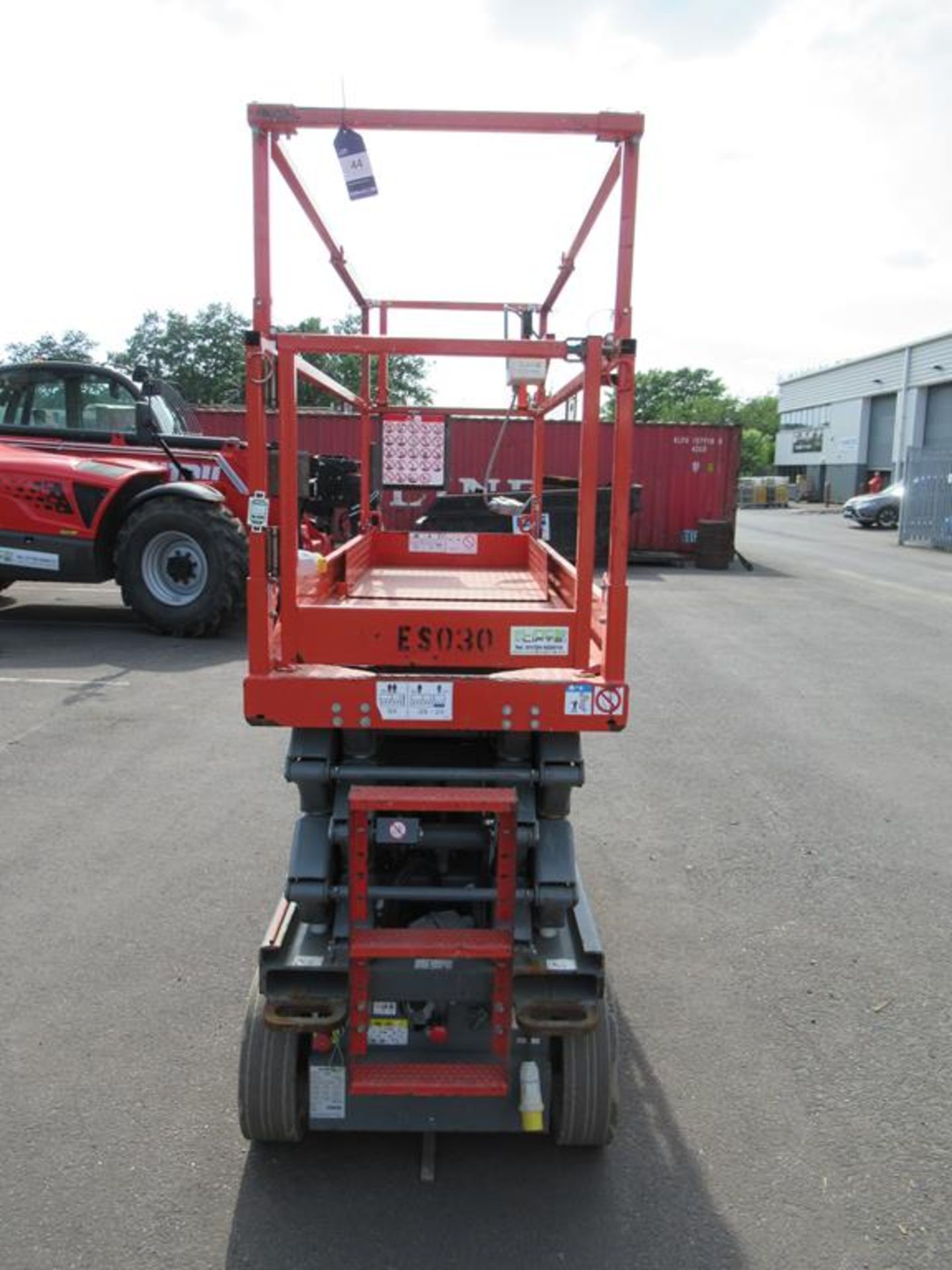 A 2016 Skyjack SJ111 3226 24V electric scissor lift s/n 27031157; max ...