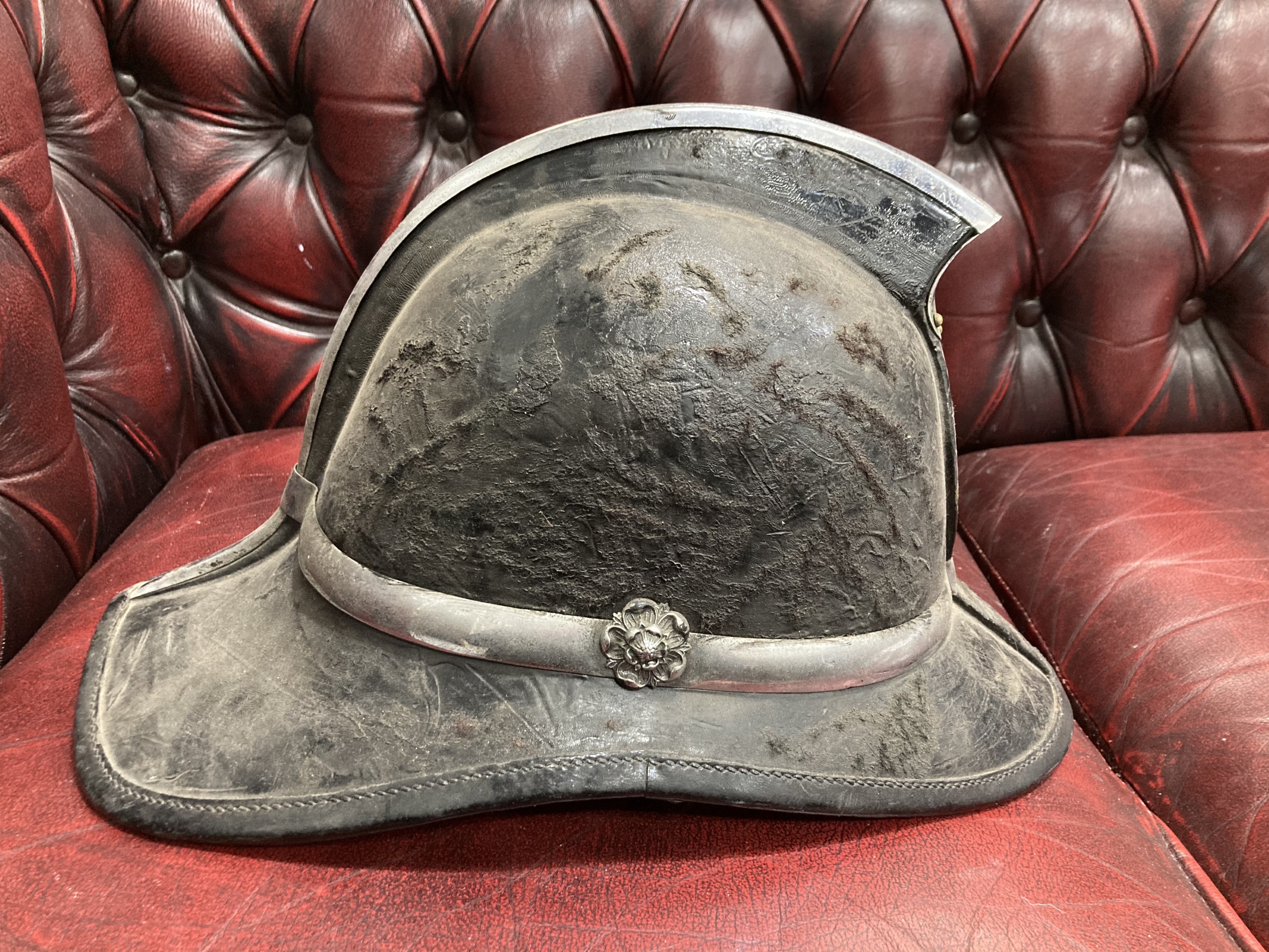 ~ A PRE-1953 SENIOR POLICE OFFICER'S PEAKED CAP OF ESSEX CONSTABULARLY ...