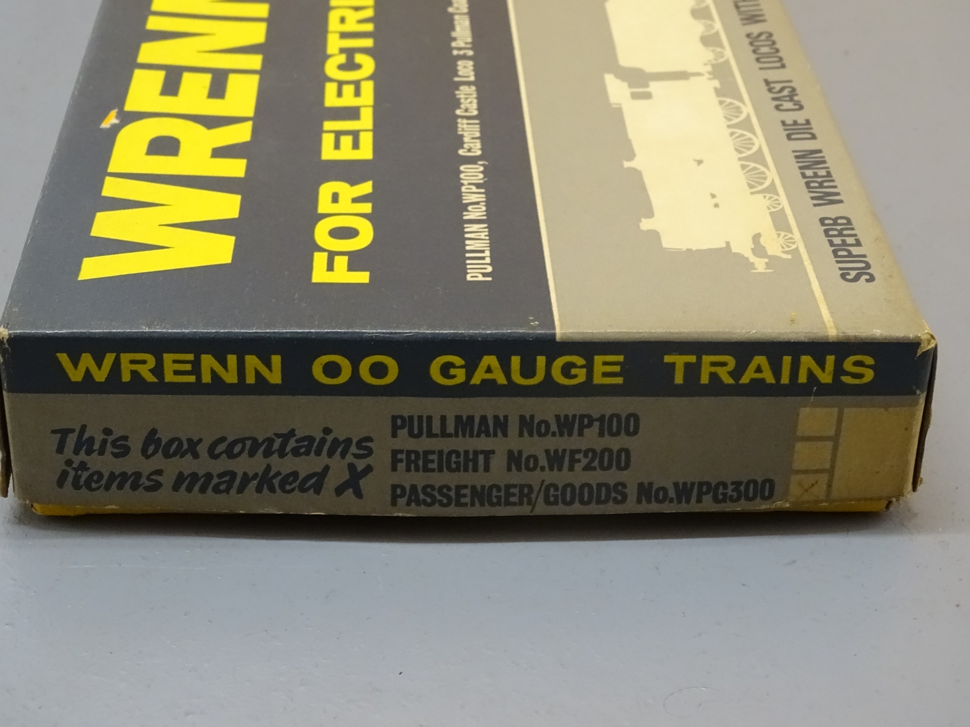 OO Gauge: A WRENN WPG300 Mixed Passenger / Goods Train set. VG in G-VG box