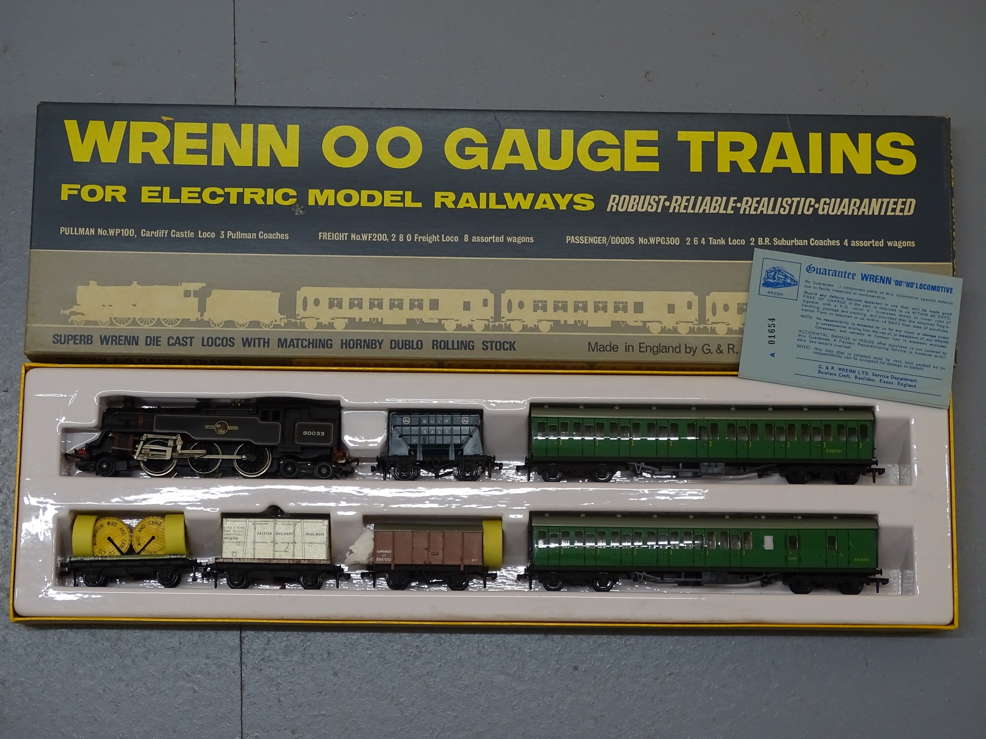 OO Gauge: A WRENN WPG300 Mixed Passenger / Goods Train set. VG in G-VG box