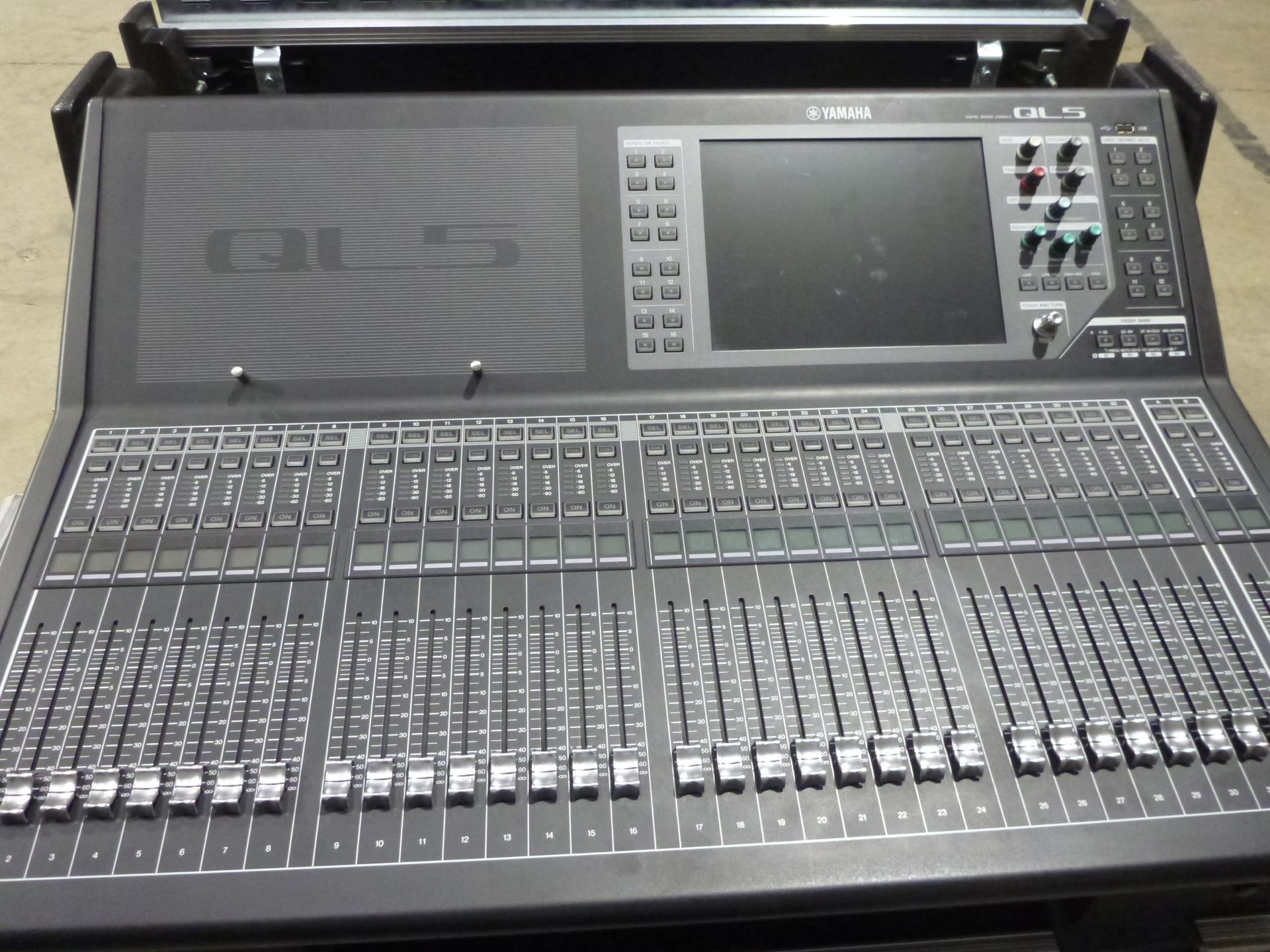 Yamaha QL5 Digital Audio Mixing Desk, S/N C121EAUZ01001, In flight case