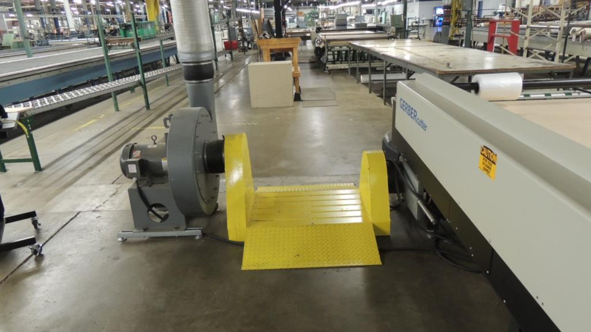 Gerber GGT Cutting Edge Pattern Cutter , 6' X 16' Vacuum Table ...