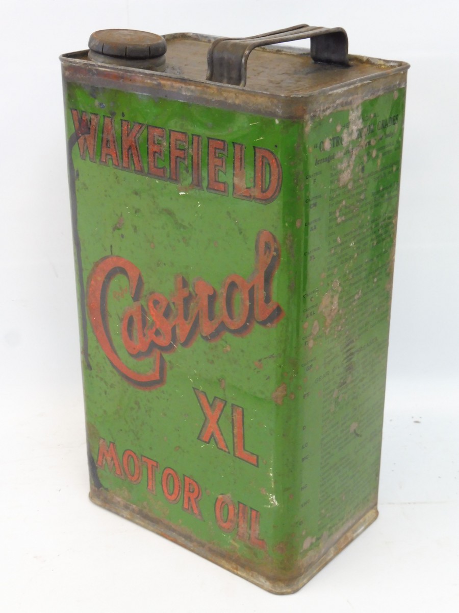 A Wakefield Castrol Motor Oil XL grade gallon can.