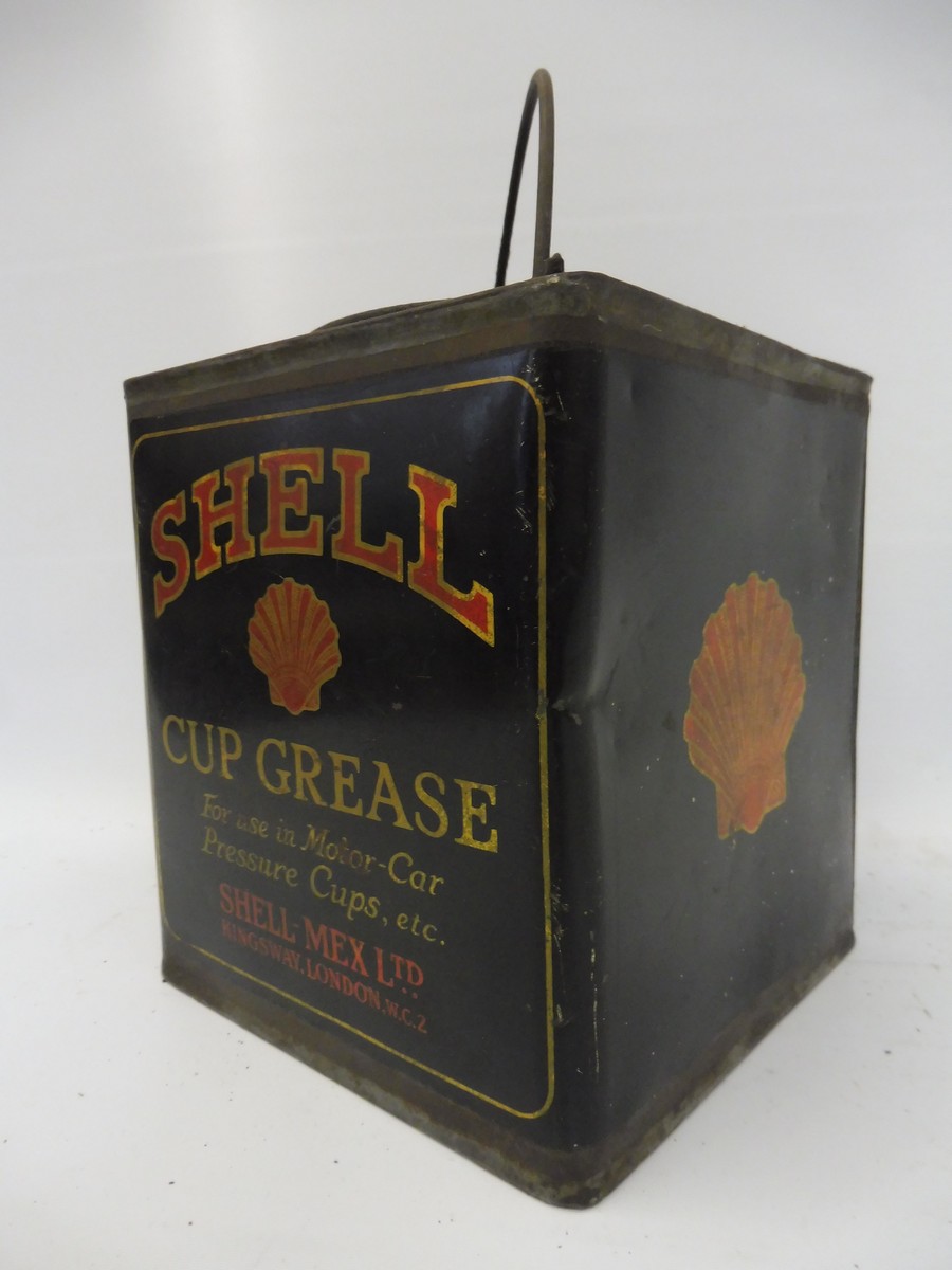 A Shell Cup Grease square tin, in very good condition.