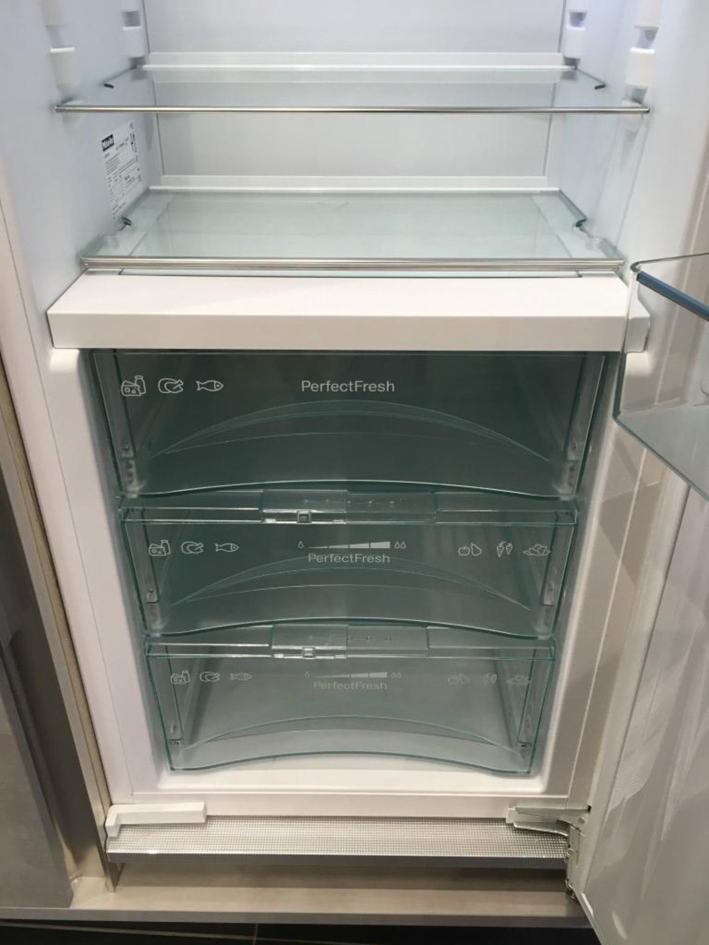 Miele Dynacool K37272 iD fridge freezer **Please note this lot is for ...