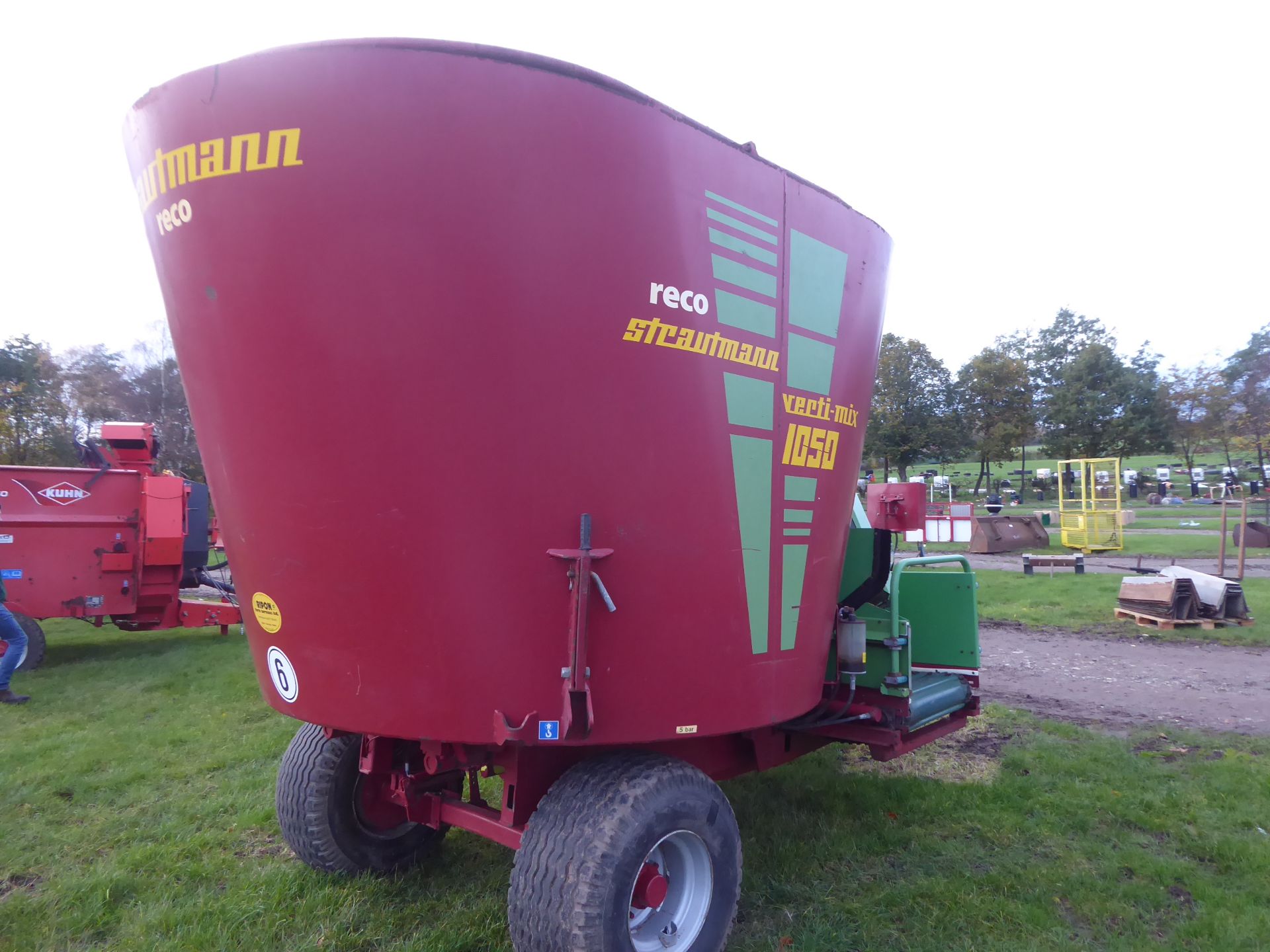 Strautmann Verti-mix 1050 diet feeder with front elevating cross ...