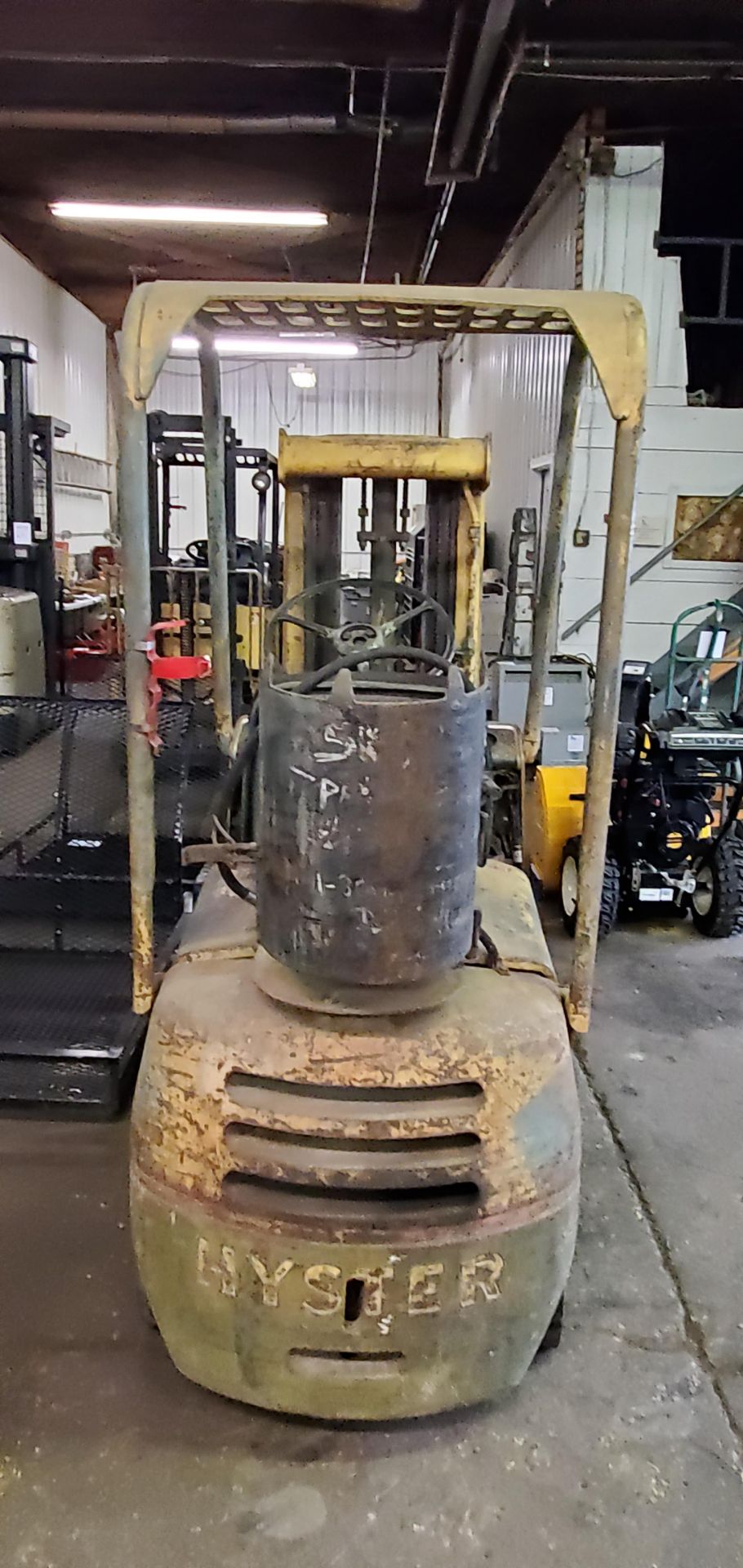 Hyster 25 Forklift, Hard Tire, LP, Short 3 Stage Mast, Monotrol, Cranks ...