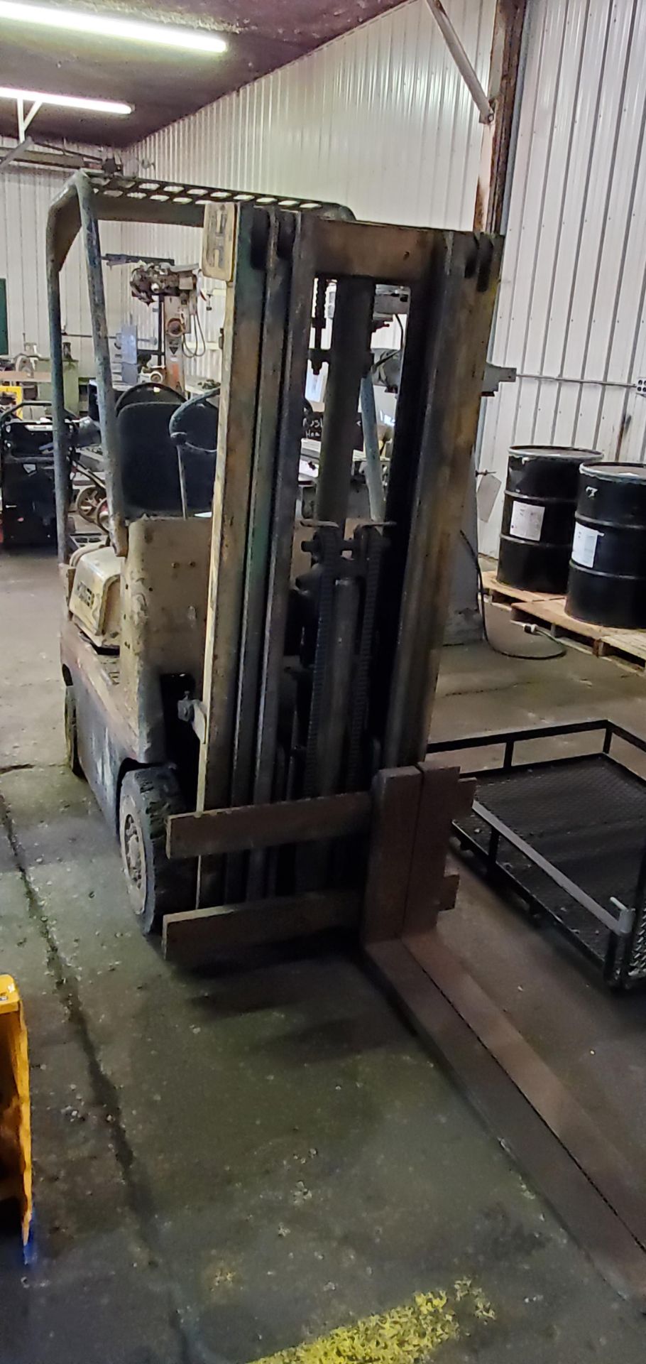 Hyster 25 Forklift, Hard Tire, LP, Short 3 Stage Mast, Monotrol, Cranks ...