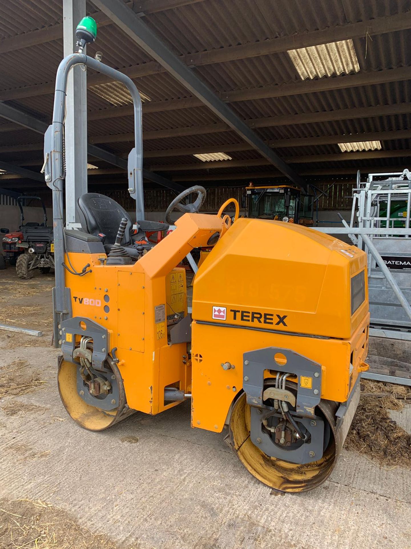 DS - 2013 TEREX TV800K TWIN DRUM VIBRATING RIDE ON ROLLER, STARTS, RUNS ...
