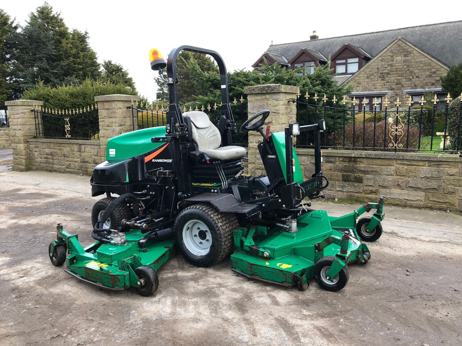 DS - RANSOMES HR6010 BATWING RIDE ON LAWN MOWER, YEAR 2013, 4 WHEEL ...