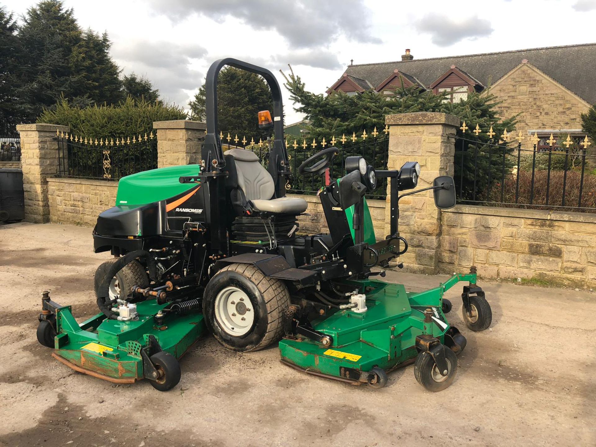DS - RANSOMES HR6010 BATWING RIDE ON LAWN MOWER, YEAR 2013/62 PLATE, 4 ...