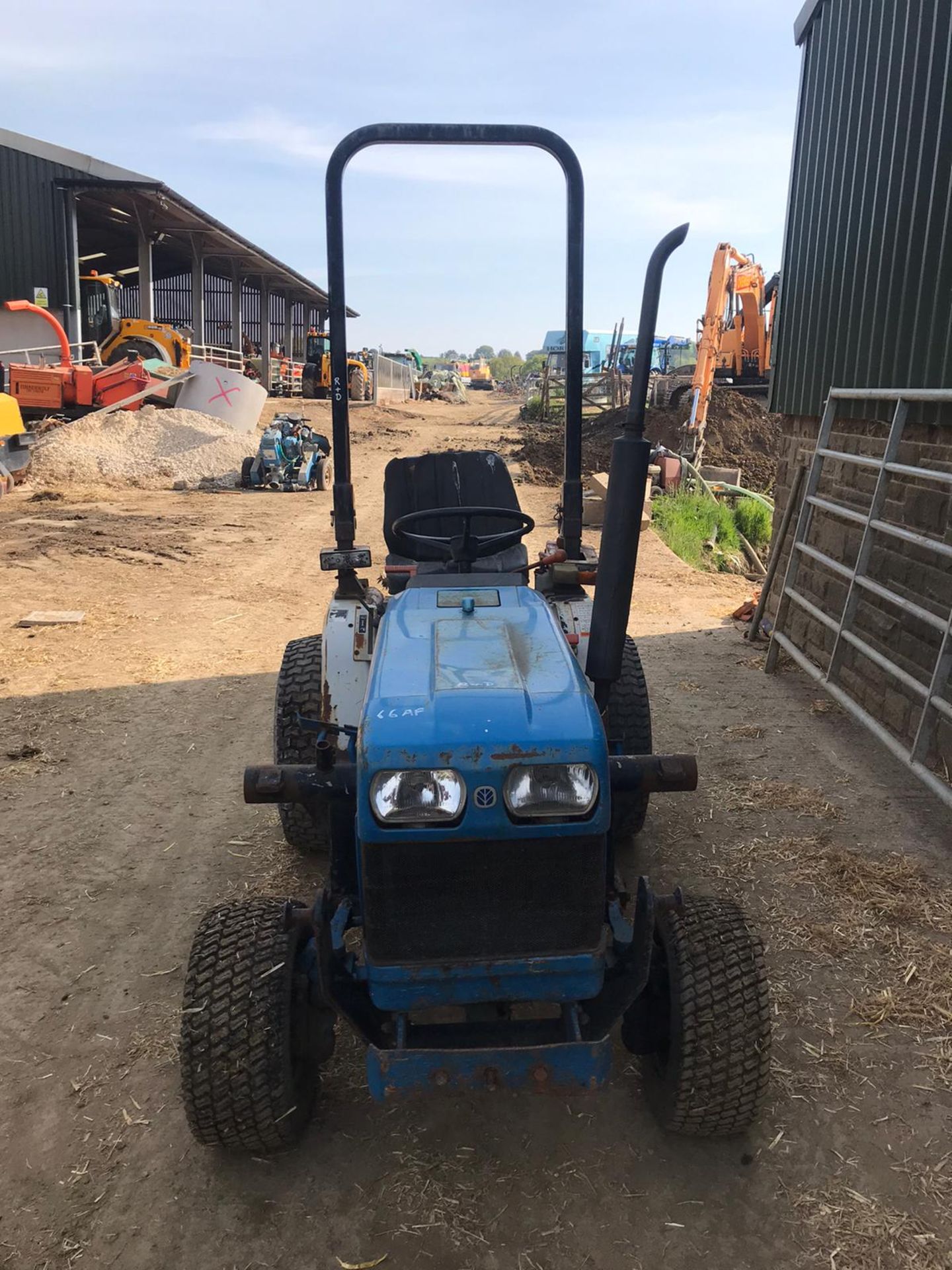 DS - NEW HOLLAND 1220 COMPACT TRACTOR, 3287 HOURS, RUNS, DRIVES, DOES ...