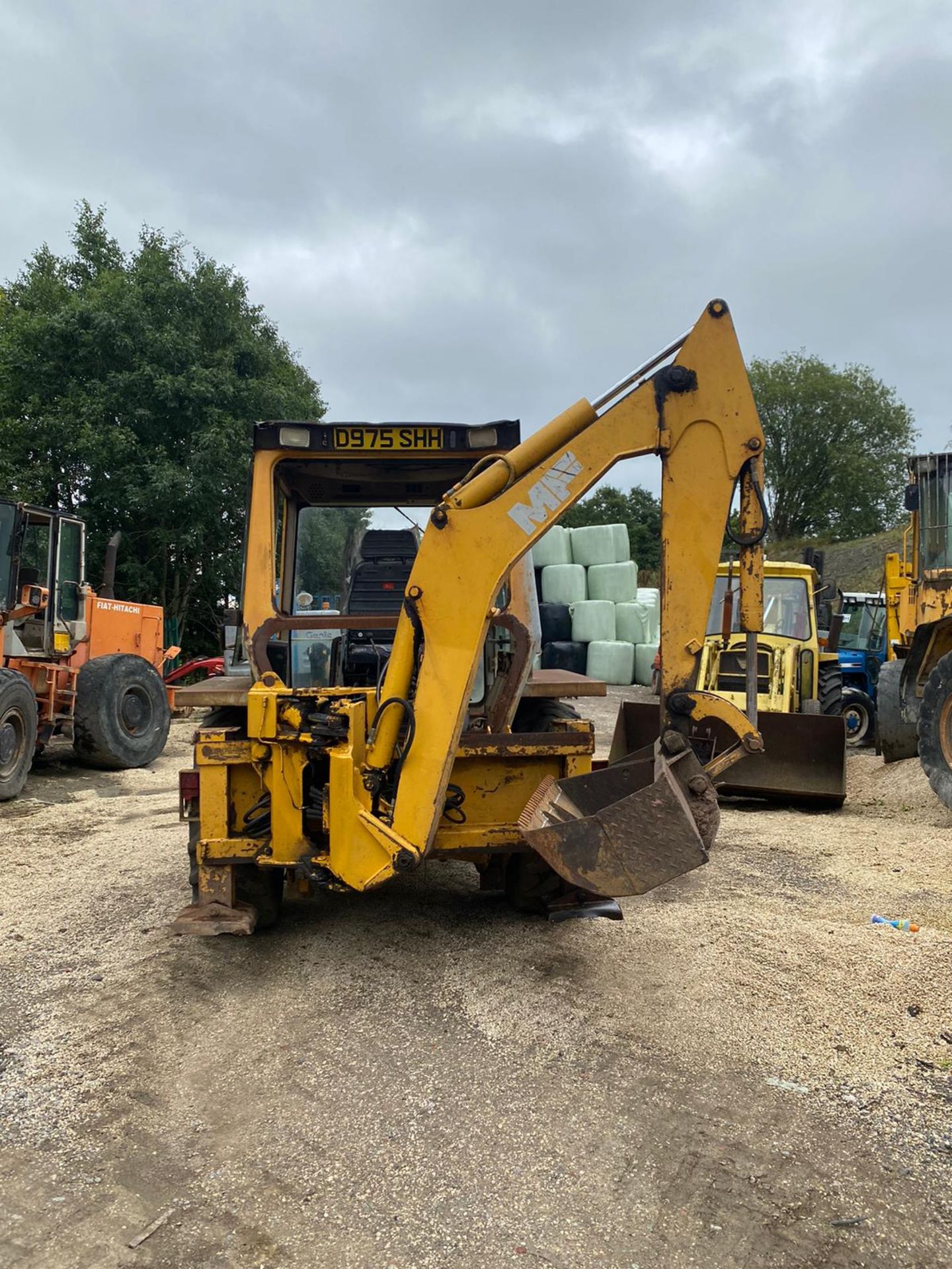 DS - MASSEY FERGUSON 30H FRONT LOADER BACK ACTOR, RUNS, WORKS AND ...