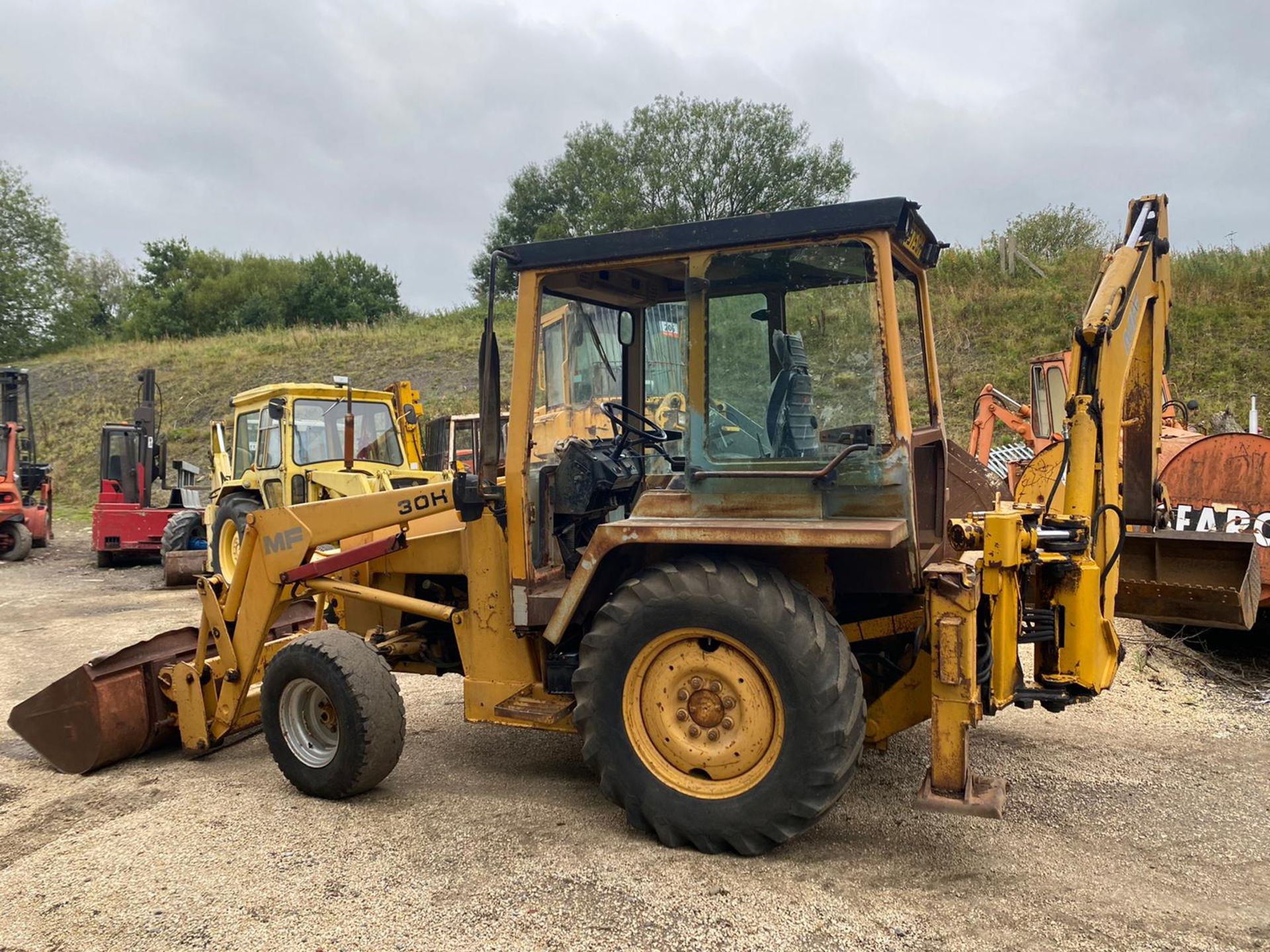 DS - MASSEY FERGUSON 30H FRONT LOADER BACK ACTOR, RUNS, WORKS AND ...