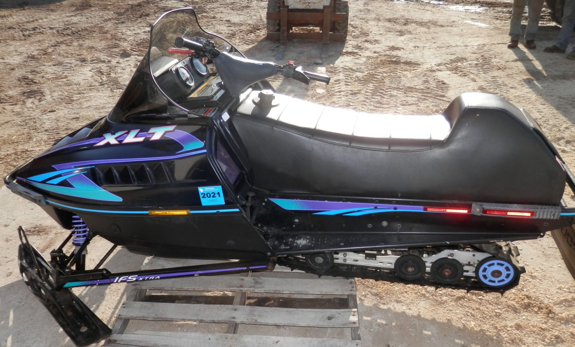 Dave's Polaris Indy Snowmobile, IFS Xtra Mfg. Nov. 1 1995 4136 miles ...