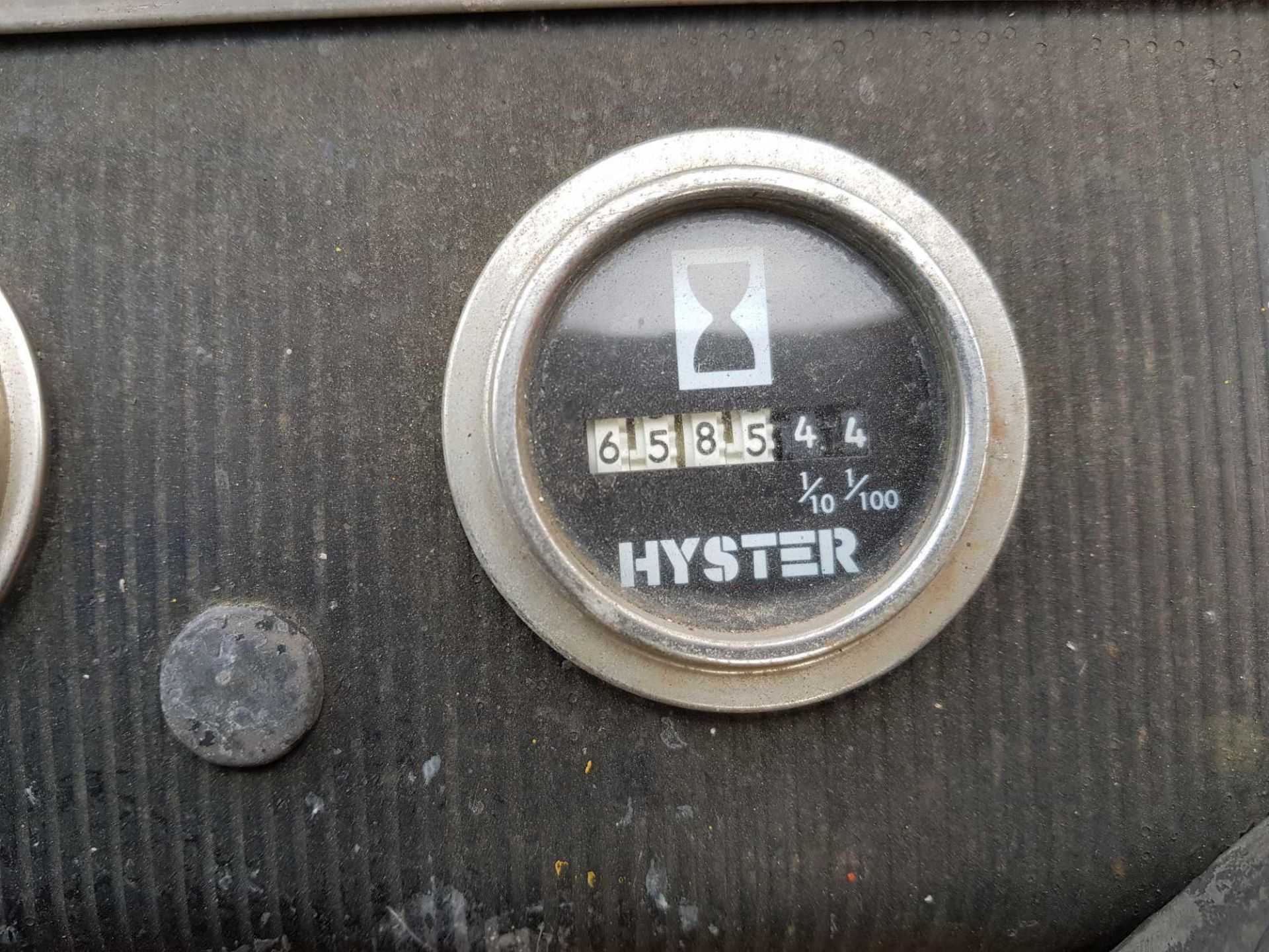 Hyster S40 C forklift lpg Starts runs and lifts. 1.5 tonne lift ...
