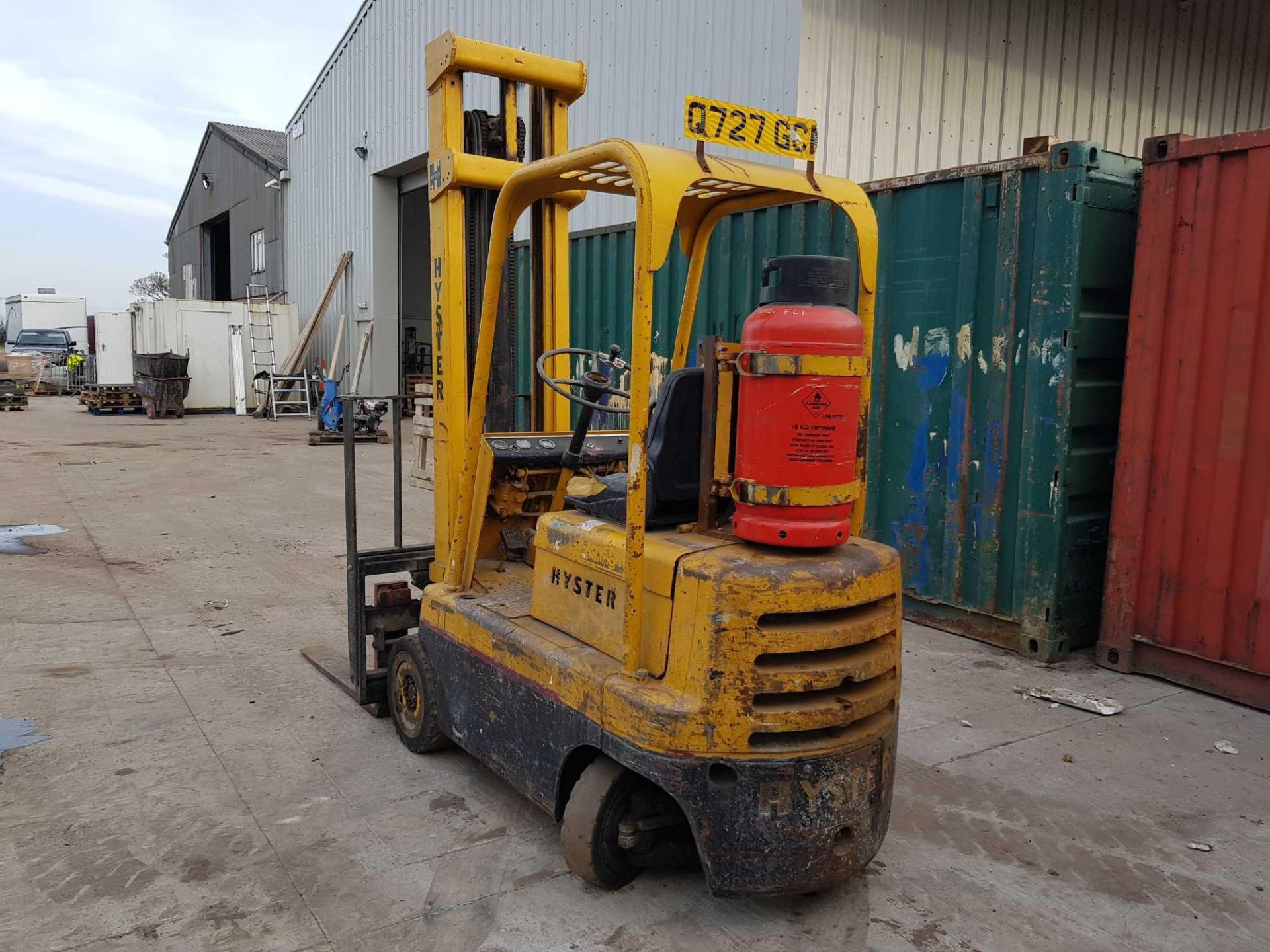 Hyster S40 C forklift lpg Starts runs and lifts. 1.5 tonne lift ...