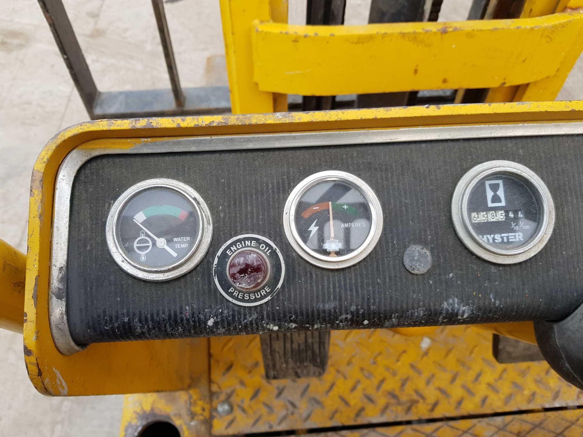 Hyster S40 C forklift lpg Starts runs and lifts. 1.5 tonne lift ...