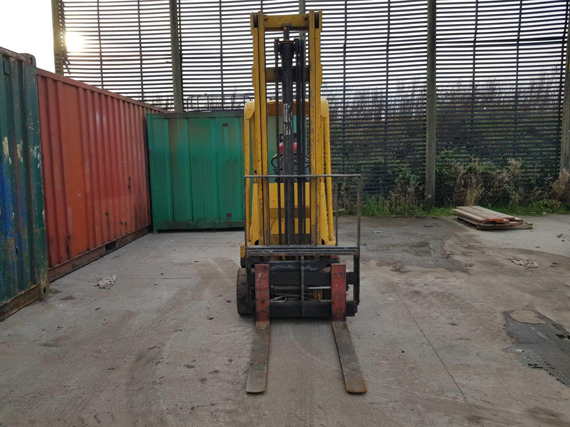 Hyster S40 C forklift lpg Starts runs and lifts. 1.5 tonne lift ...
