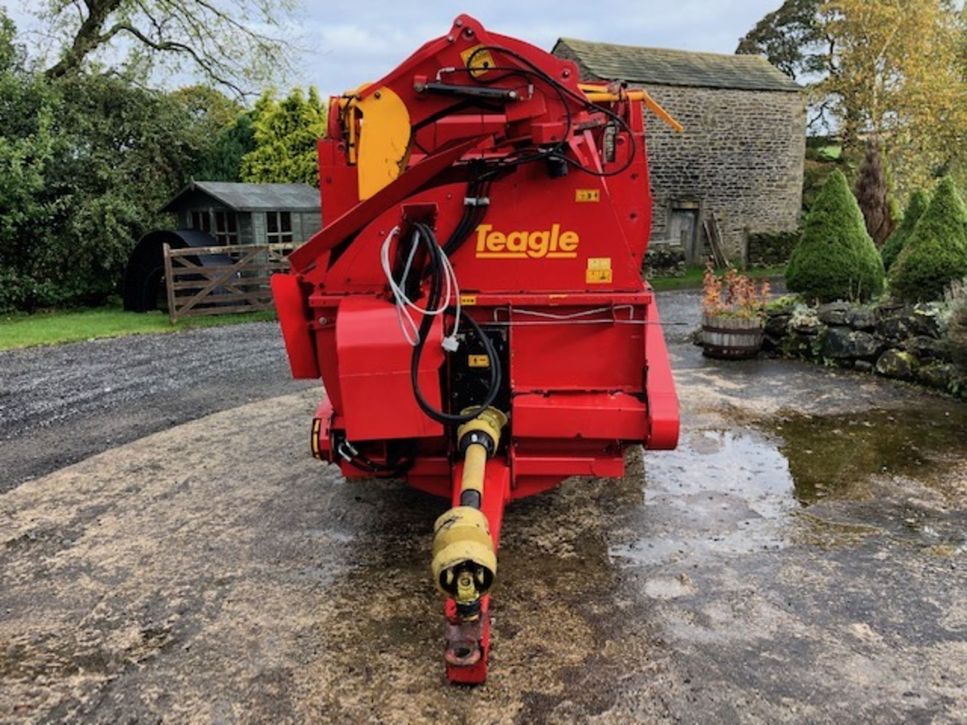 Teagle Tomahawk 8150 Dual Chop Straw Chopper 2013 Has done very little ...