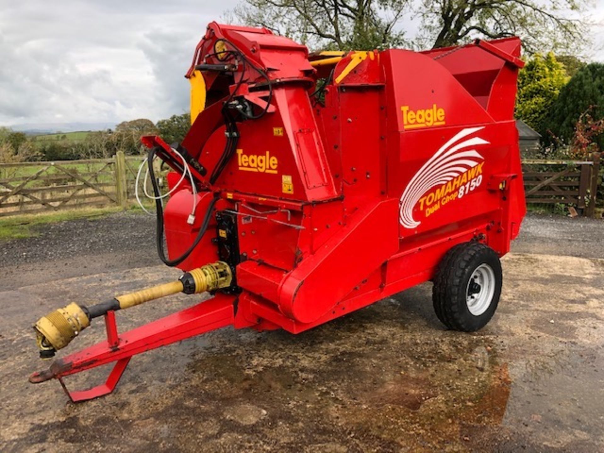 Teagle Tomahawk 8150 Dual Chop Straw Chopper 2013 Has done very little ...