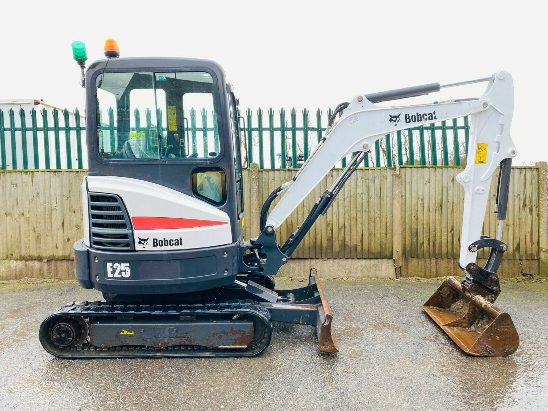 Bobcat E25 Excavator 2017 3 Buckets, Keypad Start, 2 Speed Tracking New ...