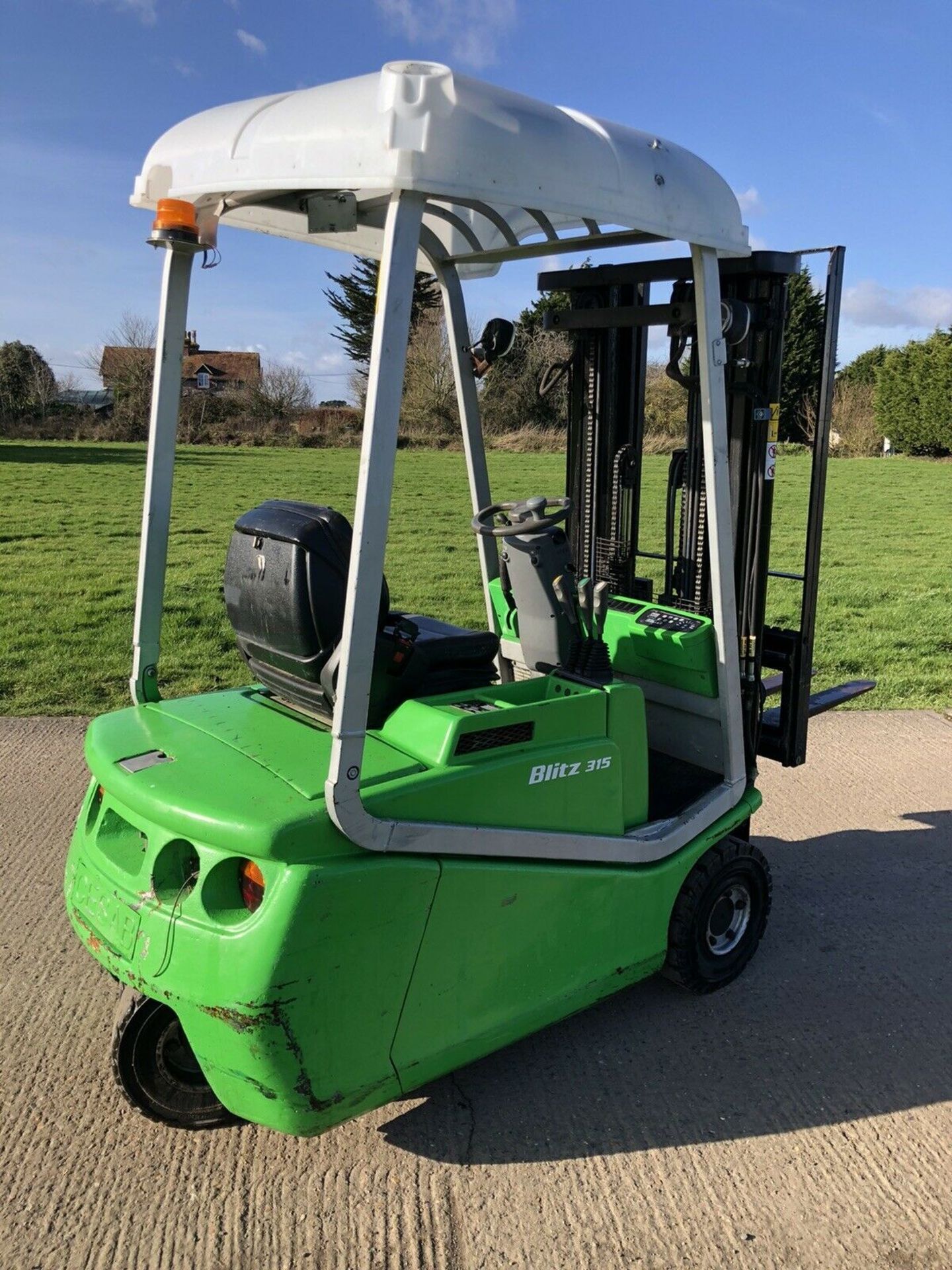 Cesab Electric Forklift Truck. 4.7 metre triple container spec mast ...