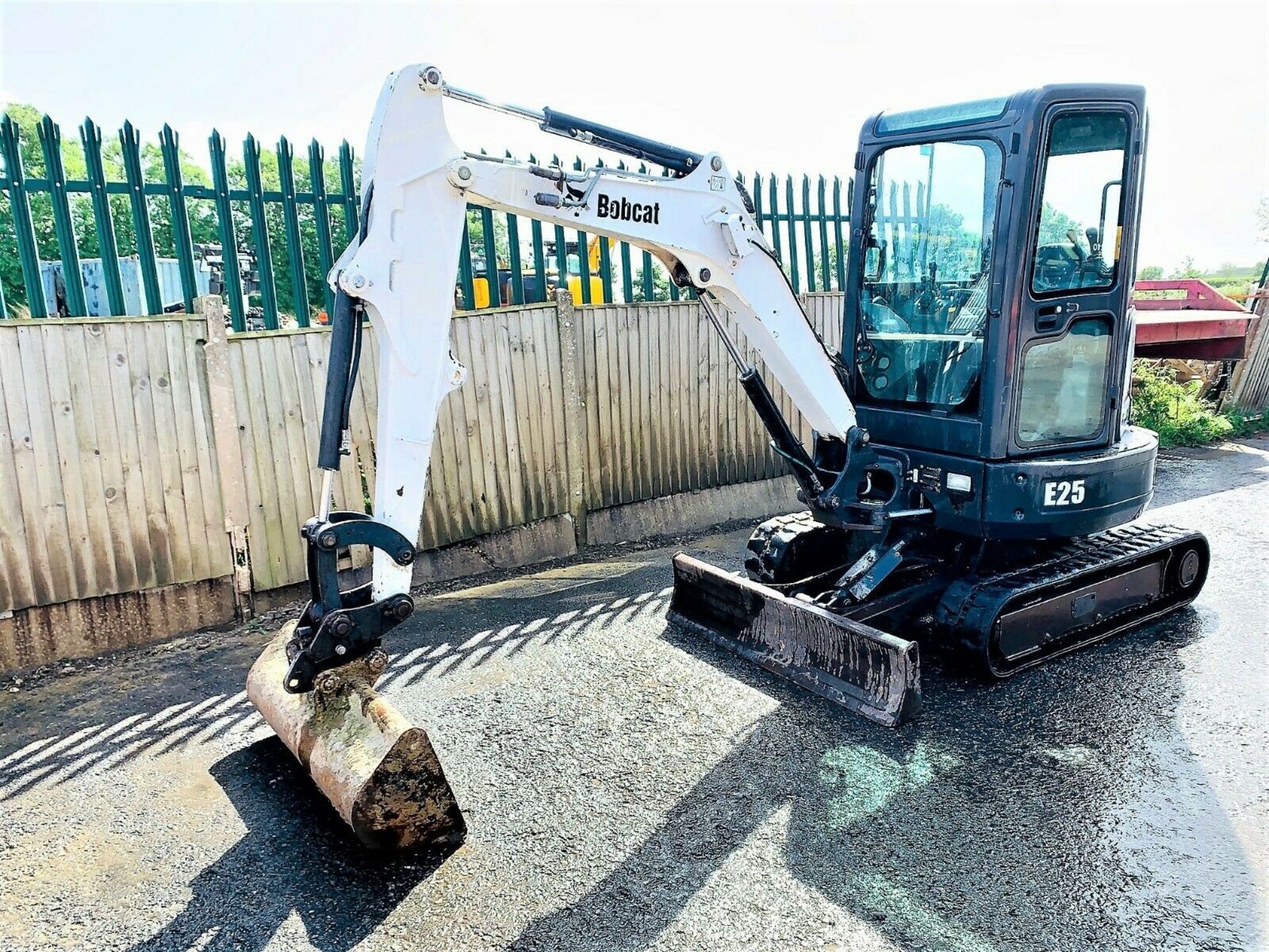 Bobcat E25 Excavator 2016. 1 Bucket, Keypad Start, 2 Speed Tracking ...
