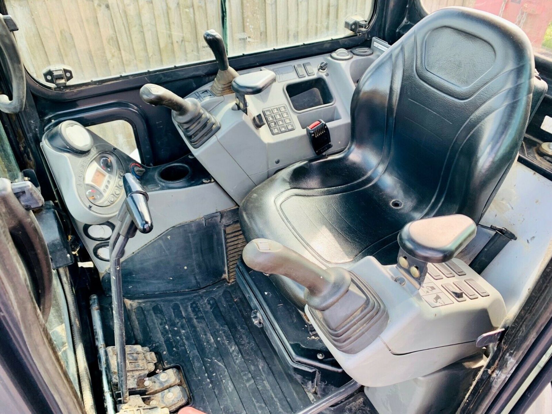Bobcat E25 Excavator 2016. 1 Bucket, Keypad Start, 2 Speed Tracking ...