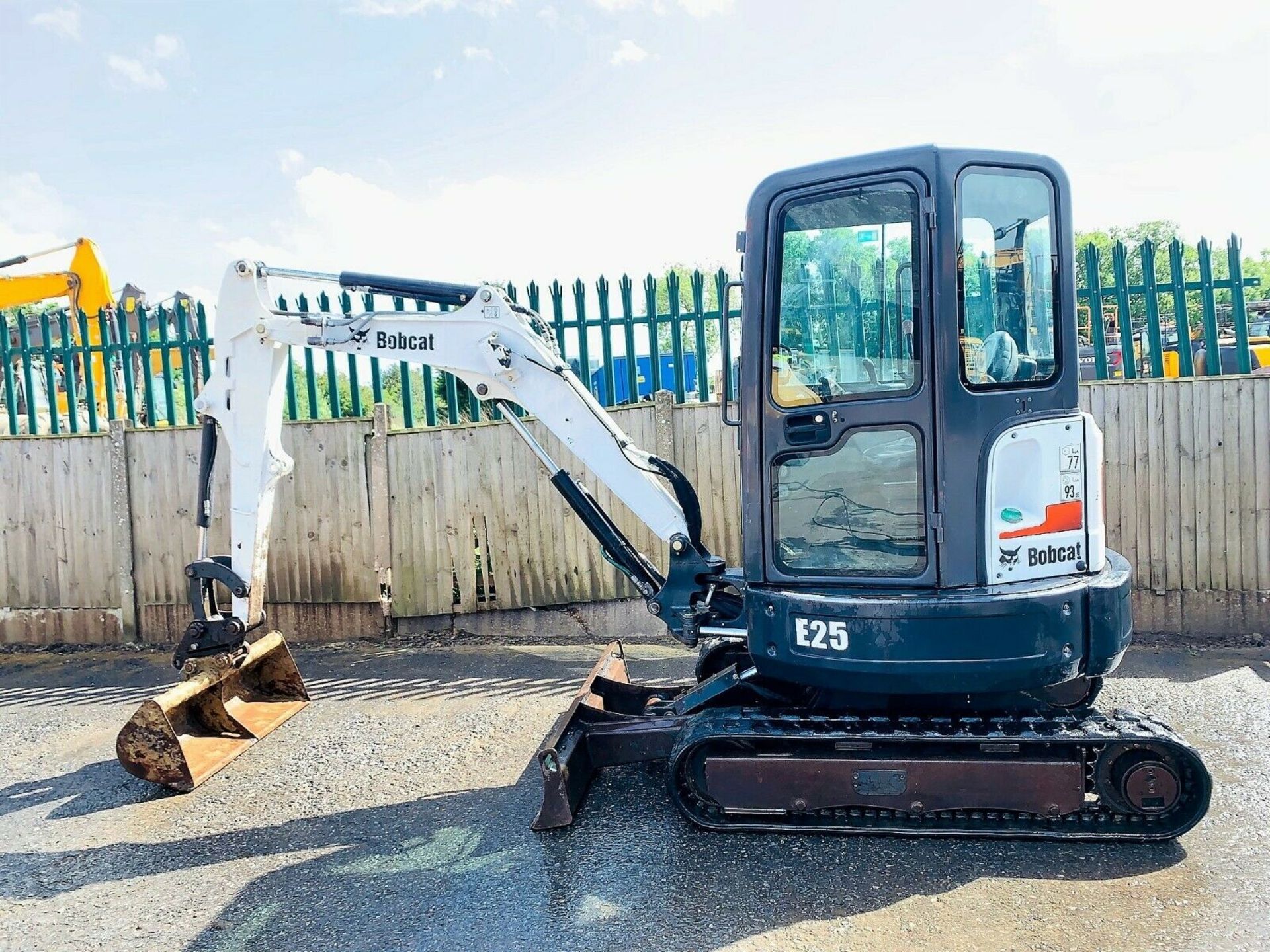 Bobcat E25 Excavator 2016. 1 Bucket, Keypad Start, 2 Speed Tracking ...
