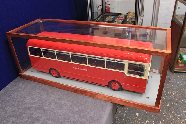 North Western Bus Model Leyland Tiger Cub PSUC1/1 1956 Weyman In ...