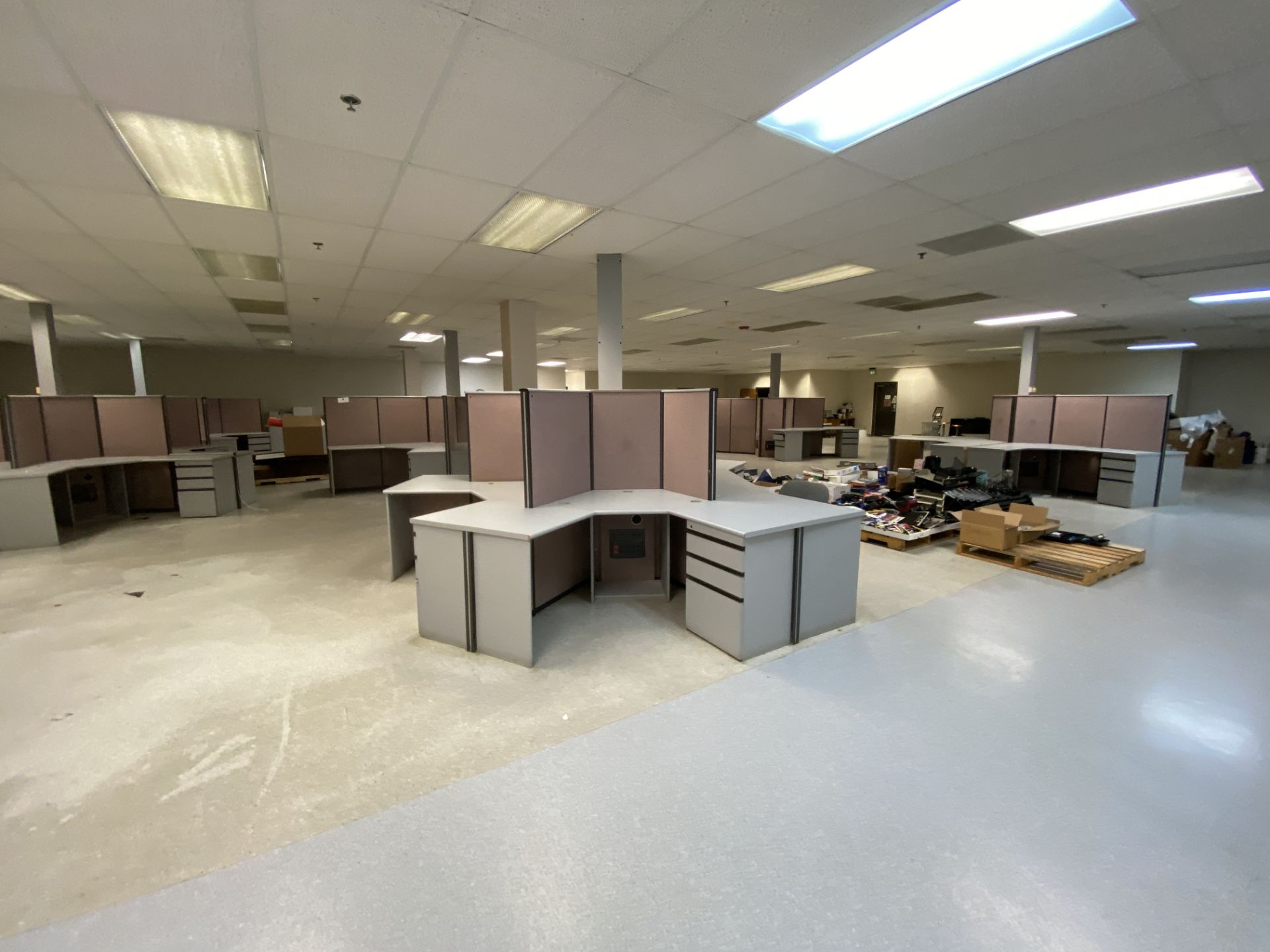 [LOT] (5) Octagonal workstation with desks, drawers as shown and each ...