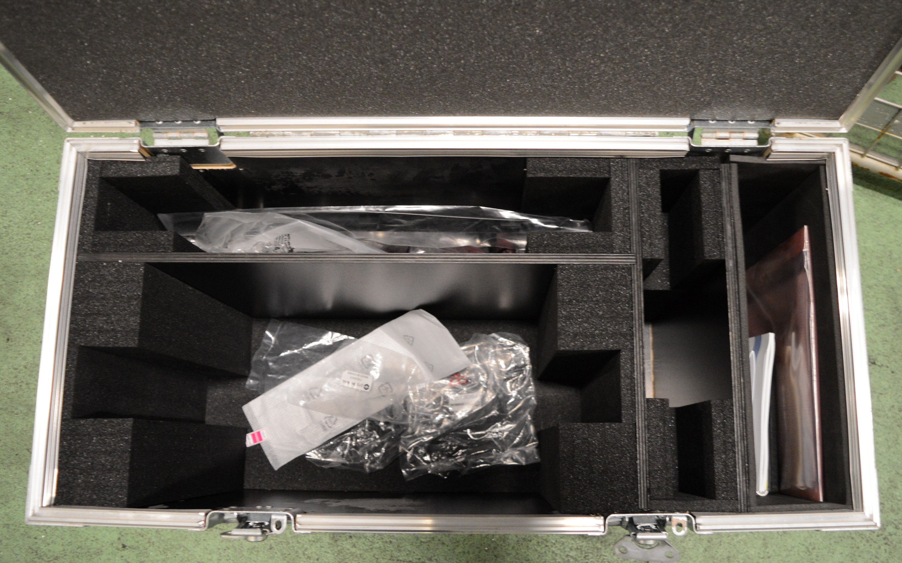 Surveillance / Monitoring System in 2 cases 650x940x1200mm ...