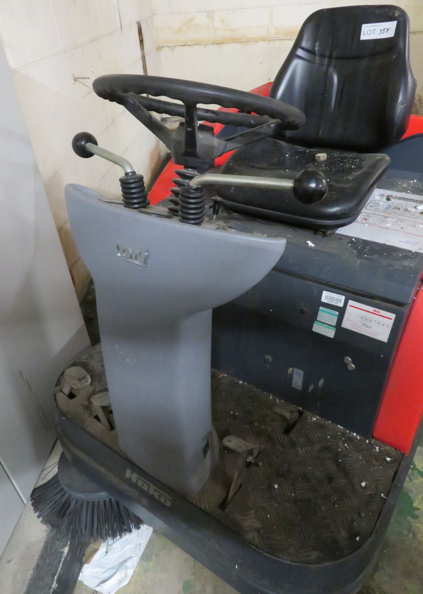 Hako-Jonas 980E Battery Powered Road/Floor Sweeper. Doesn't Start May Require New Batteries. Unte