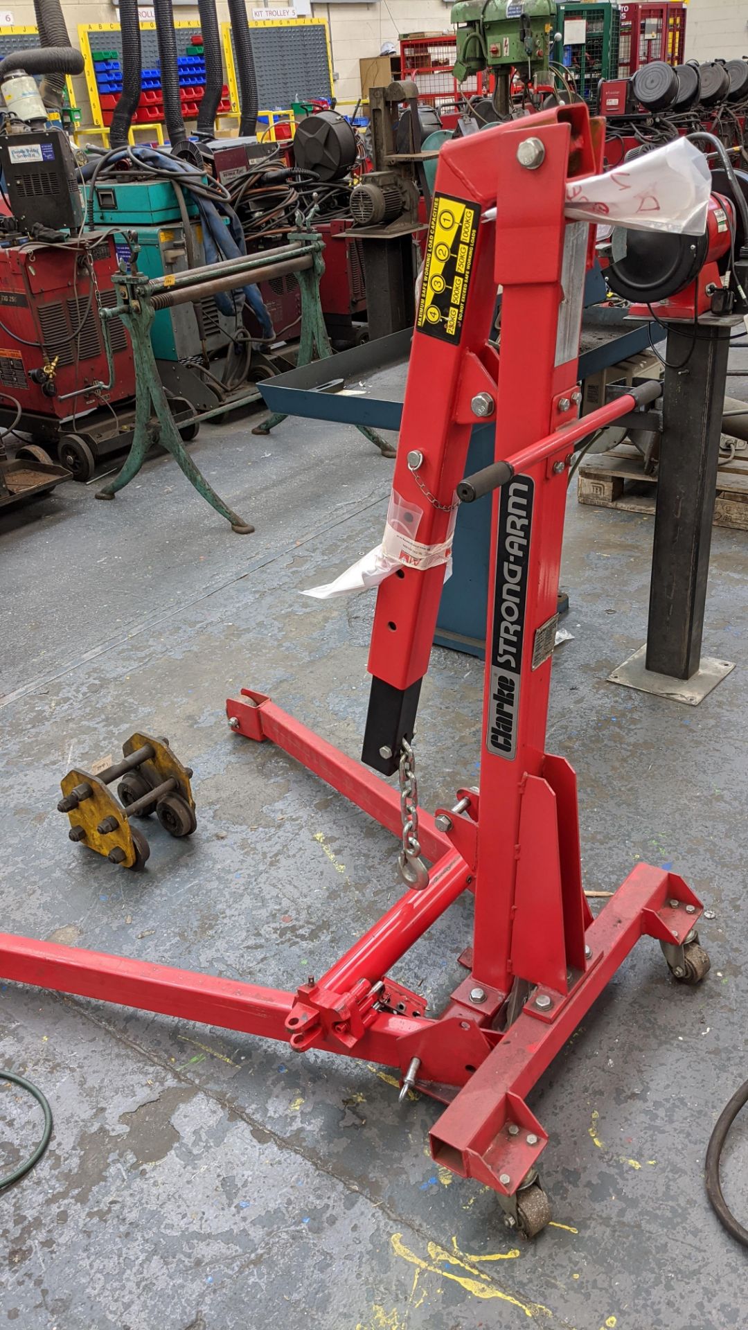 Clarke Strong Arm lifting hoist, 1000kg capacity, marked as having oil ...