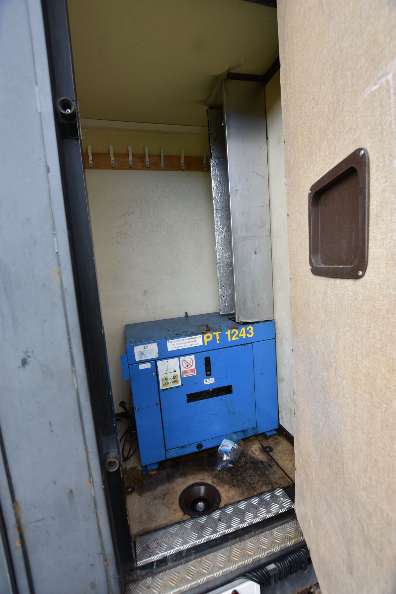 Groundhog GP360 SINGLE AXLE WELFARE UNIT, serial no. GH3082, 1800kg ...