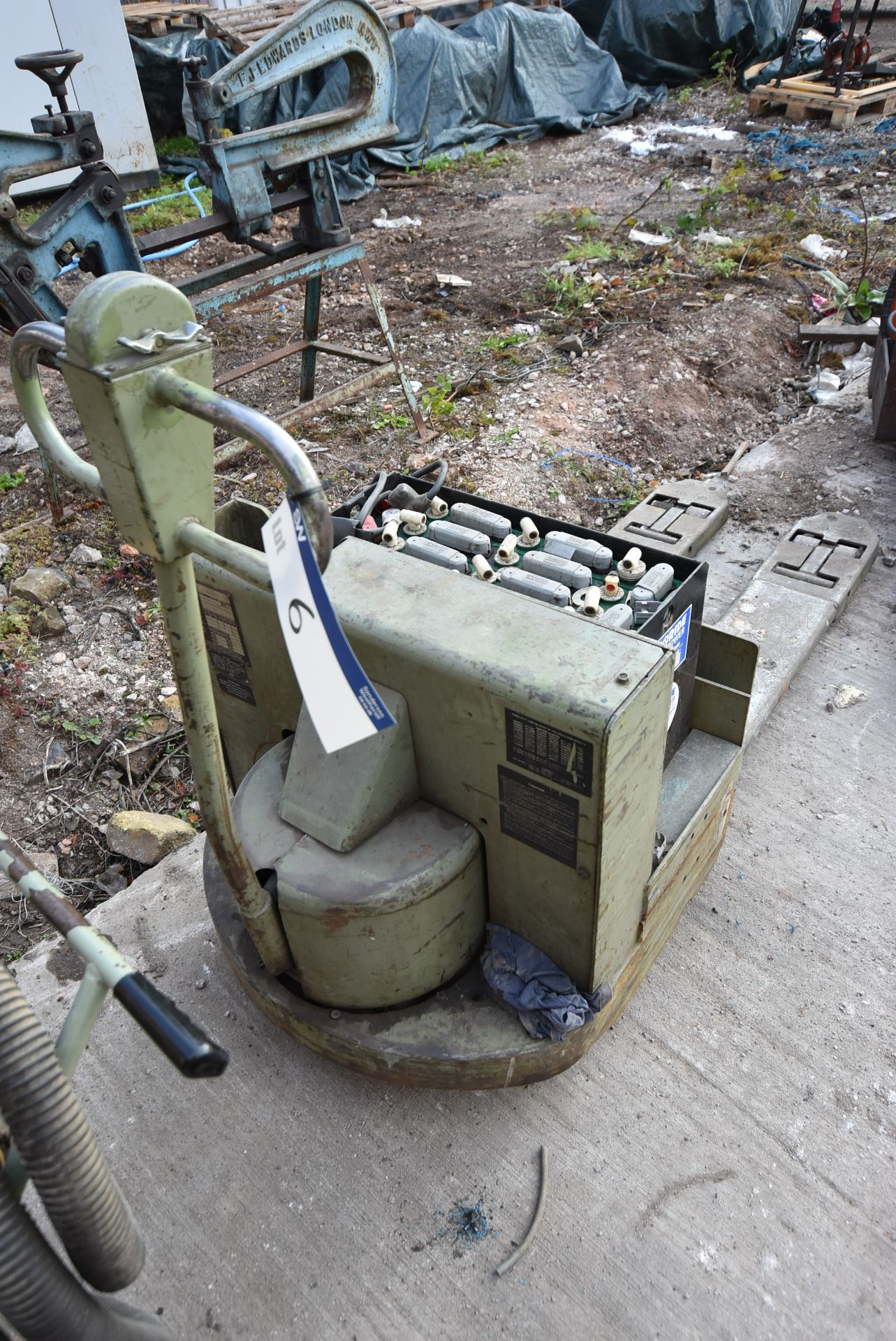 Clark P 60C Powerworker 6000lb cap. Battery Electric Pedestrian ...