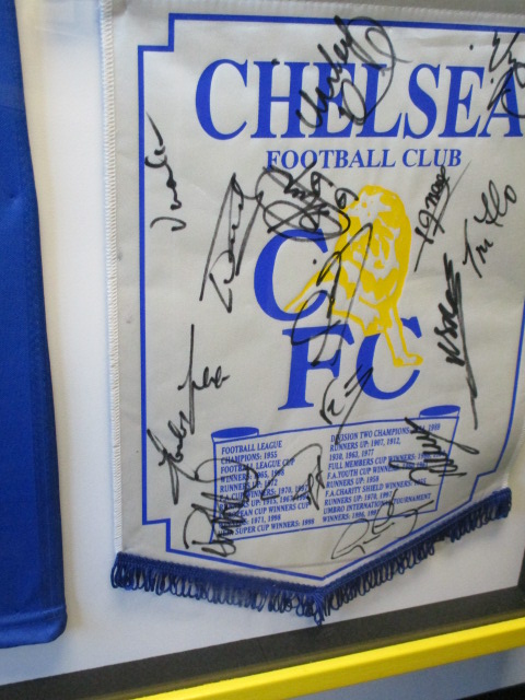 Chelsea signed jersey and pennant 1998/99 team - 22 signatures, 49in w ...