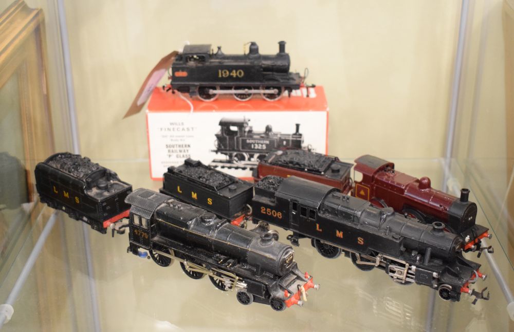 Wills Finecast 00 gauge metal locomotive kit LMS 940, and three 00 ...