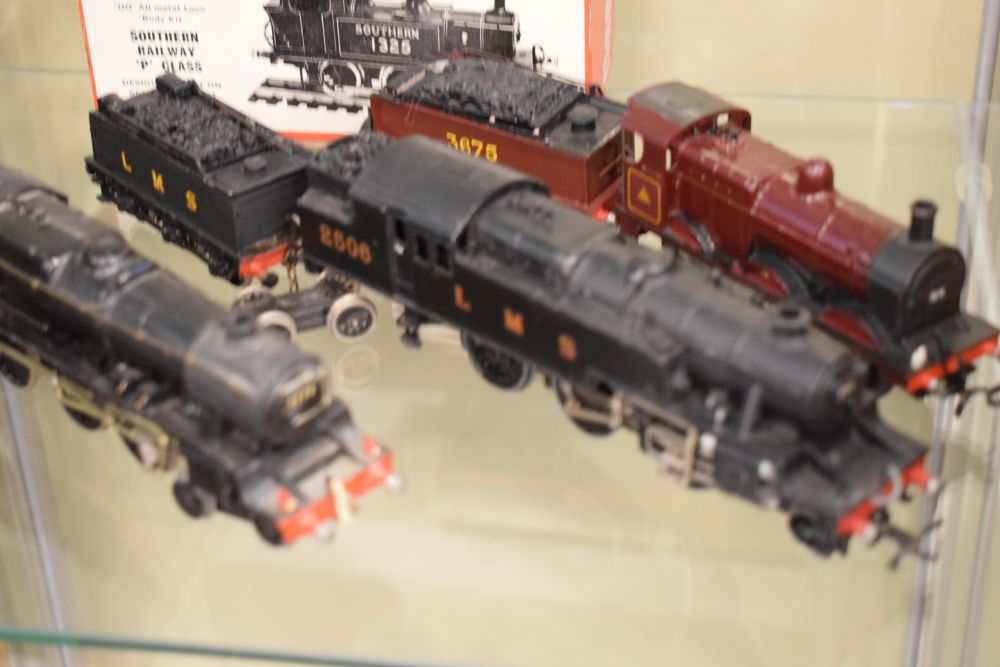 Wills Finecast 00 gauge metal locomotive kit LMS 940, and three 00 ...