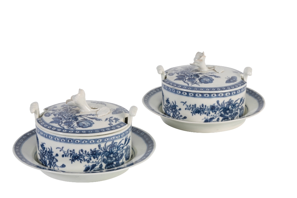 PAIR OF FIRST PERIOD WORCESTER BLUE AND WHITE BUTTER TUBS, COVERS AND ...