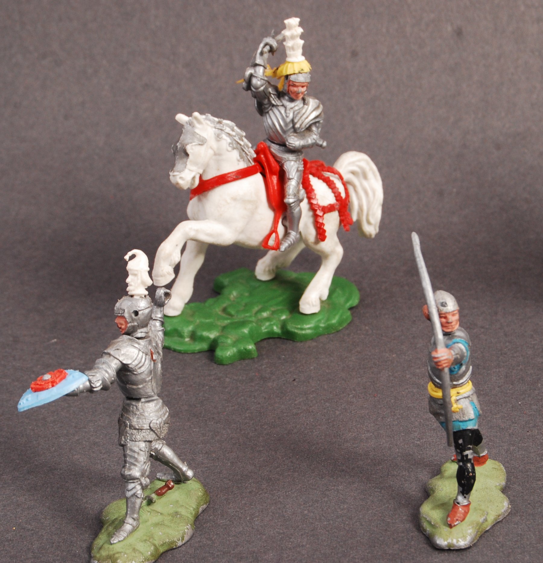 A collection of x8 rare vintage Britains made Swoppet plastic soldiers ...