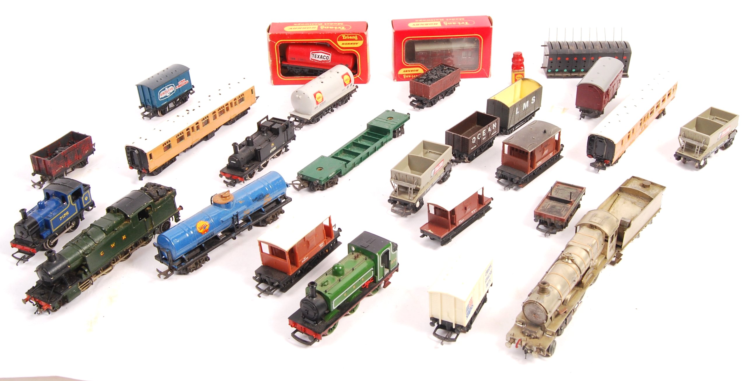 A collection of assorted 00 / OO Gauge model railway trainset ...