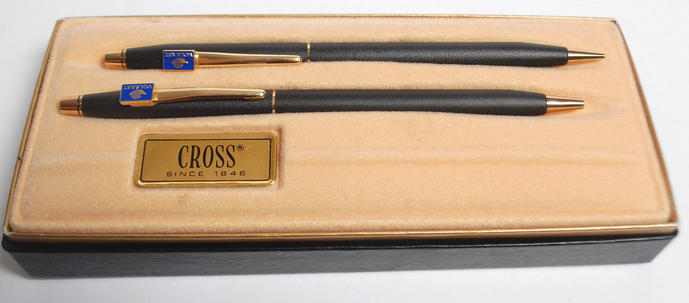 A good mixed collection of pens to include a two pen boxed Cross pen ...