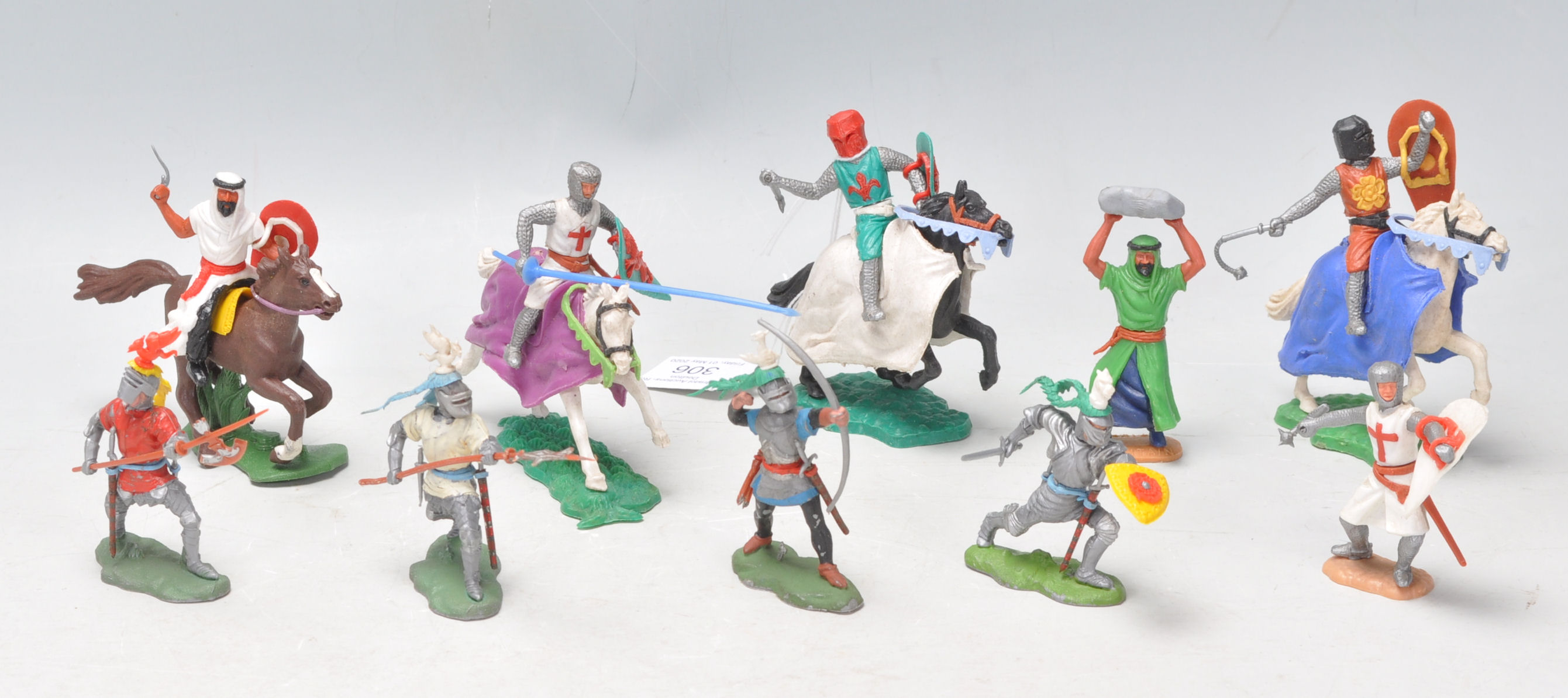 A group of vintage Britains made Swoppet plastic soldiers / figures ...