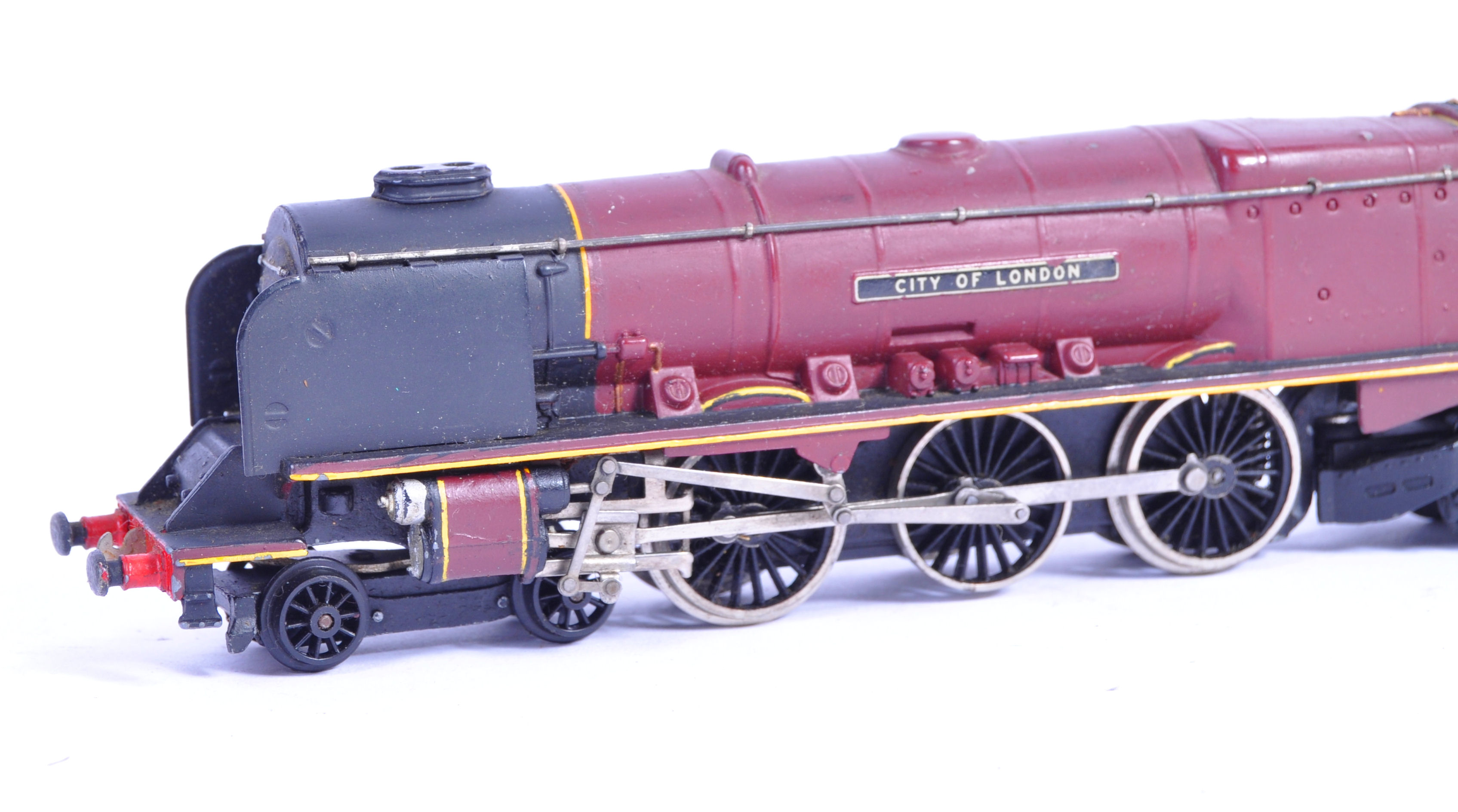An original vintage Wrenn made 00 gauge model railway train set ...