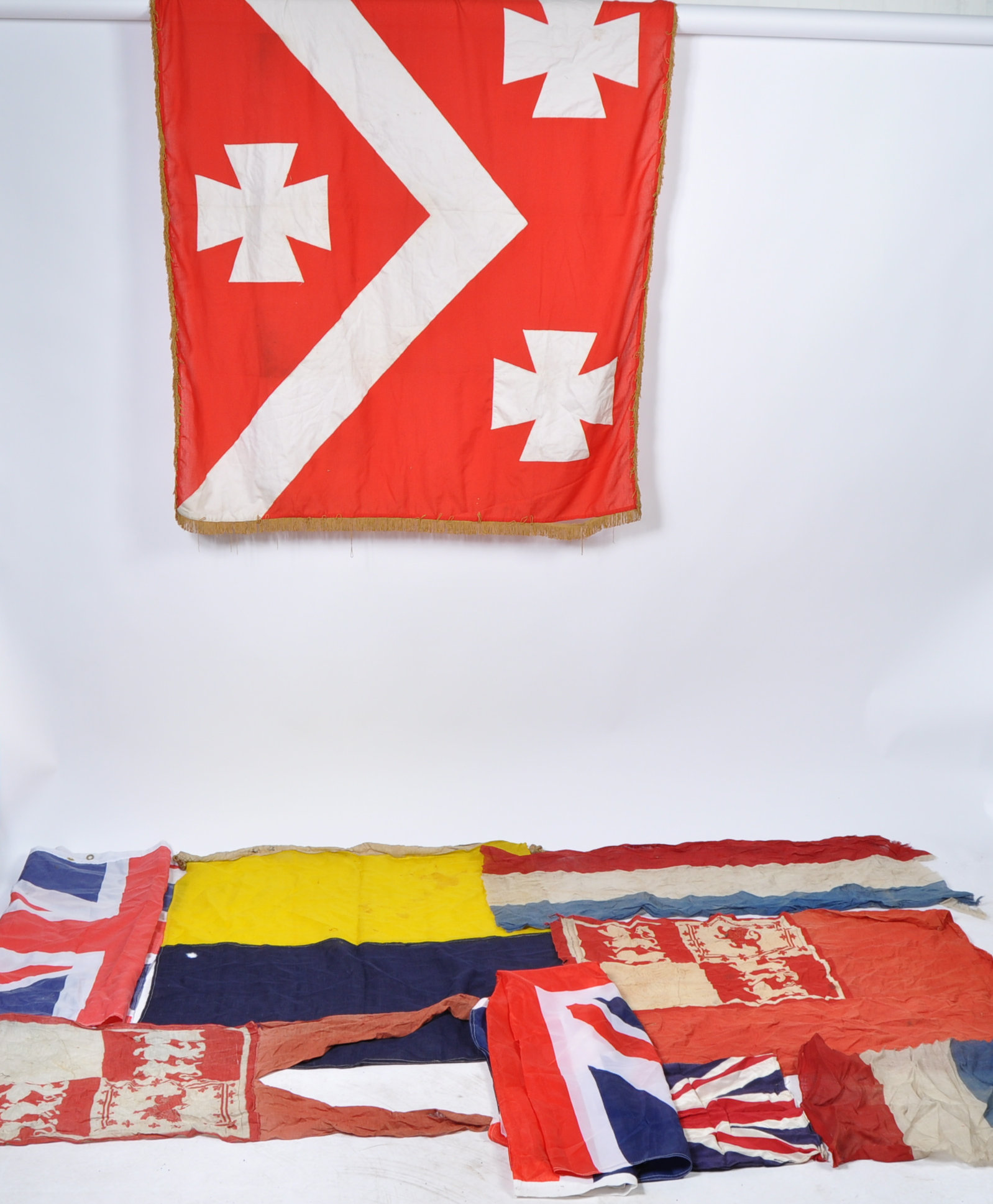 A collection of assorted vintage WWII Second World War and later flags ...